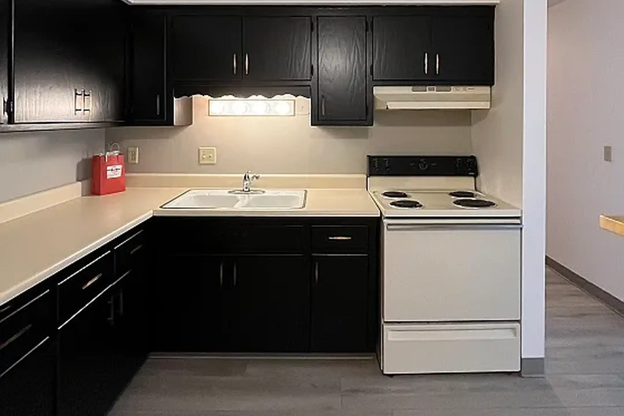 Ridge Manor Apartments - Hales Corners, WI 53130 | ApartmentGuide.com