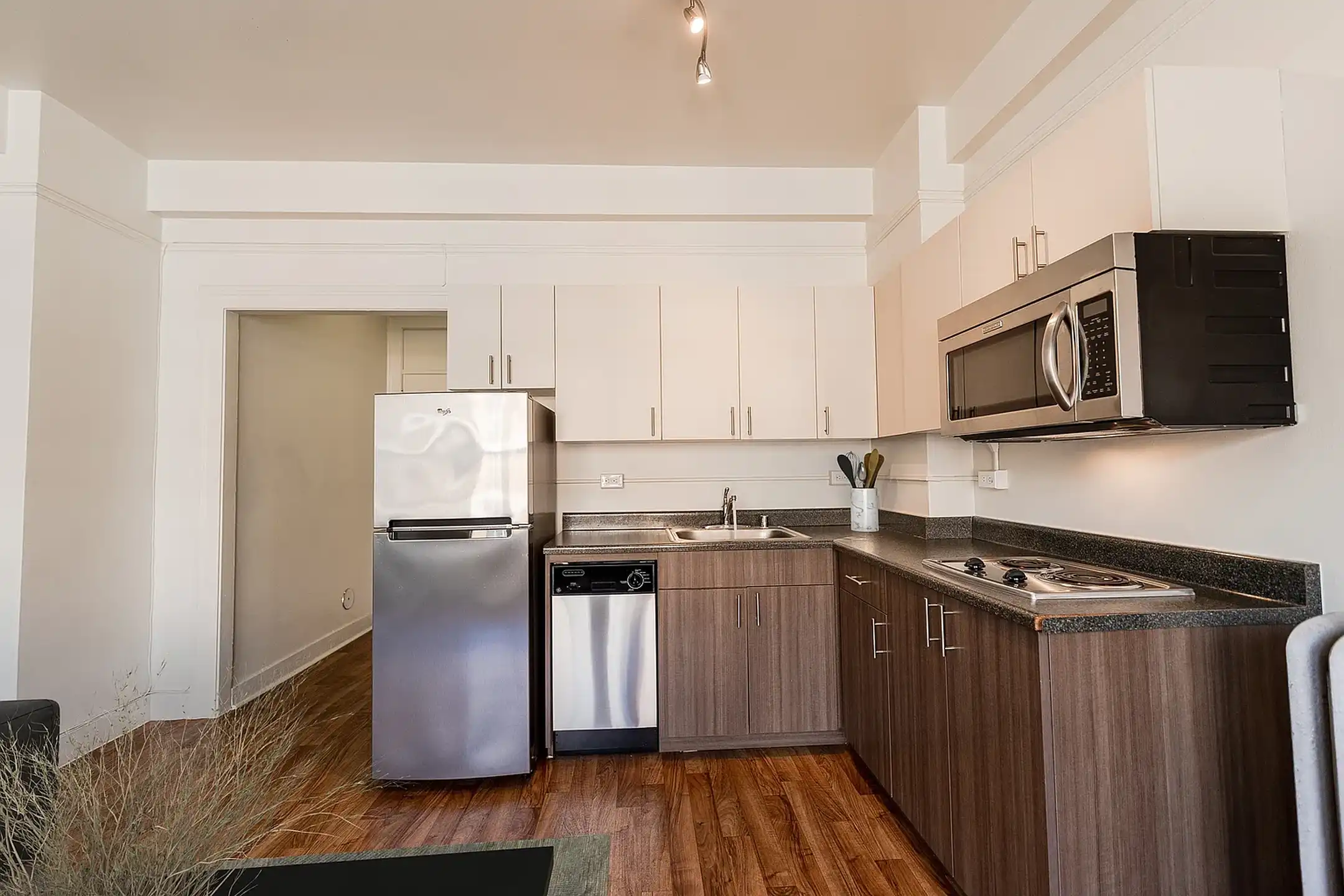 Addison on Fourth Residential - Seattle, WA 98104 | ApartmentGuide.com
