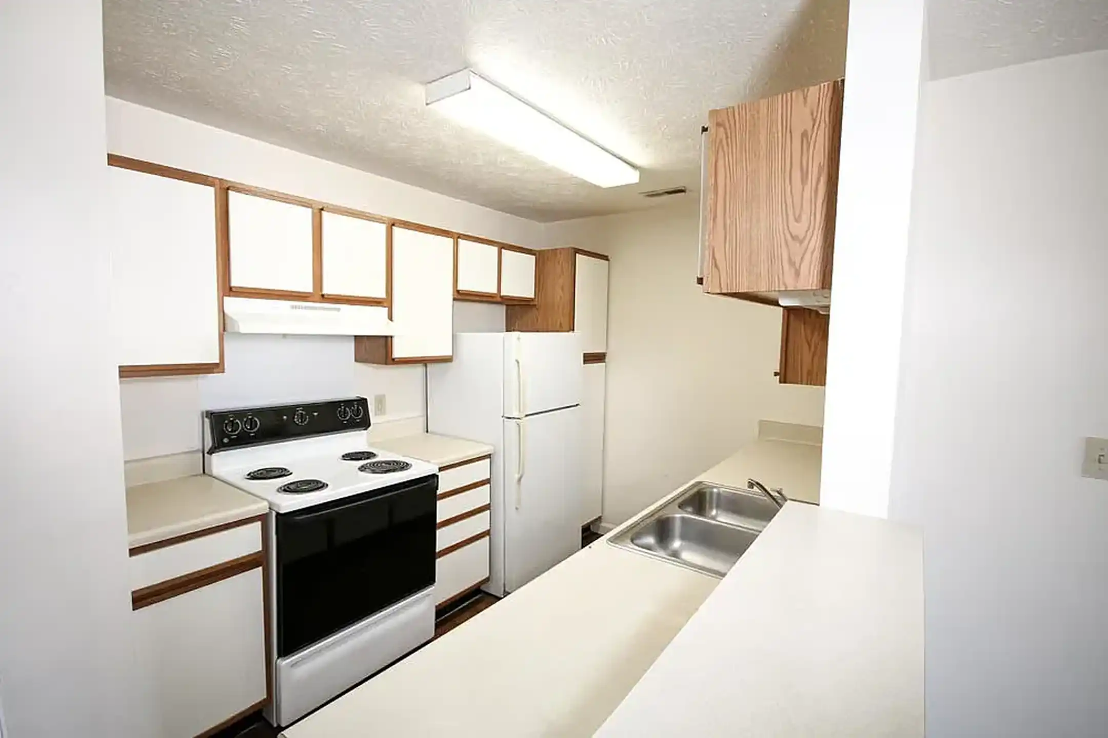Canterbury House Apartments - Warsaw, IN 46582 | ApartmentGuide.com