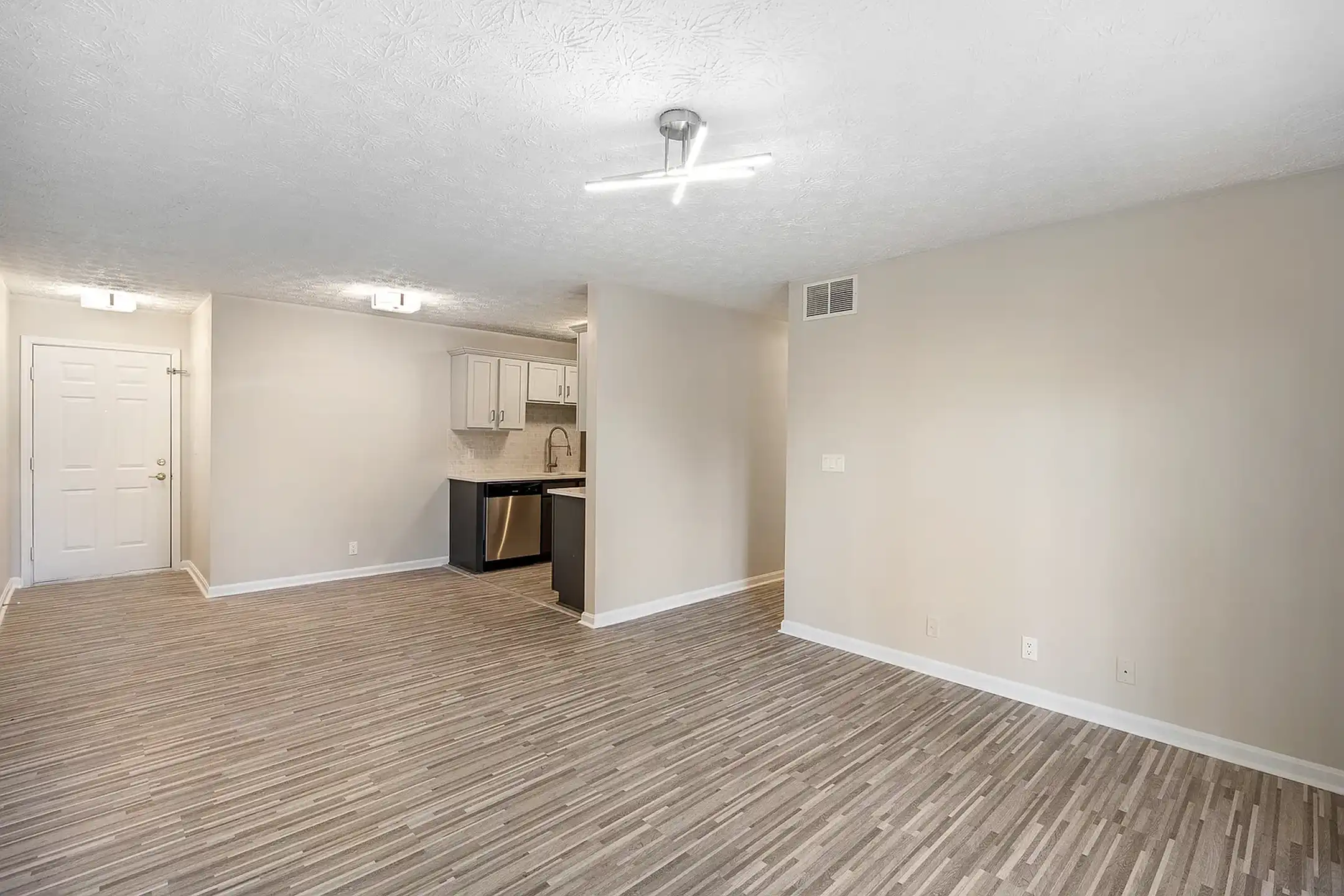 Green Valley Apartments - La Grange, KY 40031 | ApartmentGuide.com