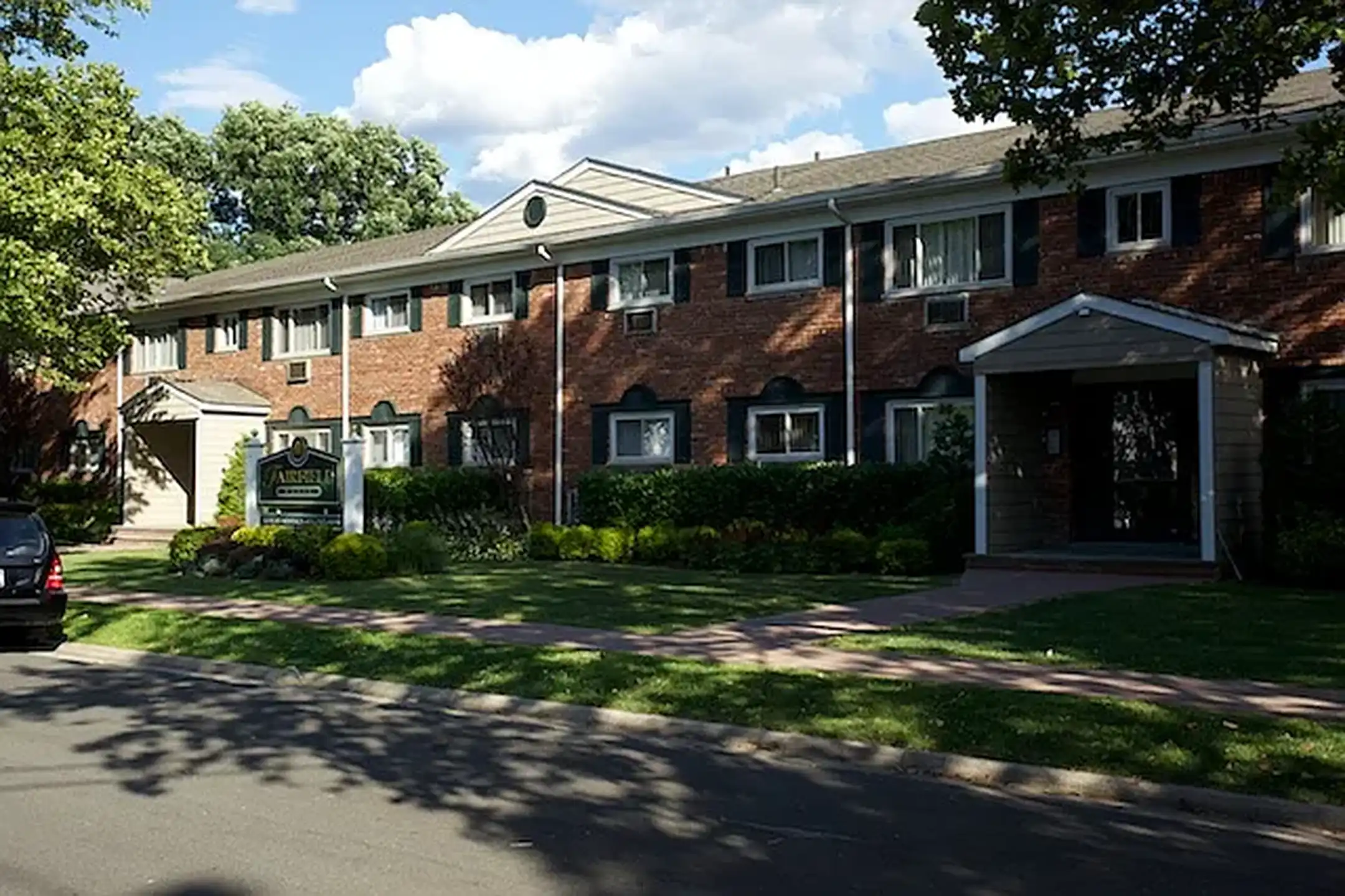 Fairfield Manor - West Babylon, NY 11704 | ApartmentGuide.com
