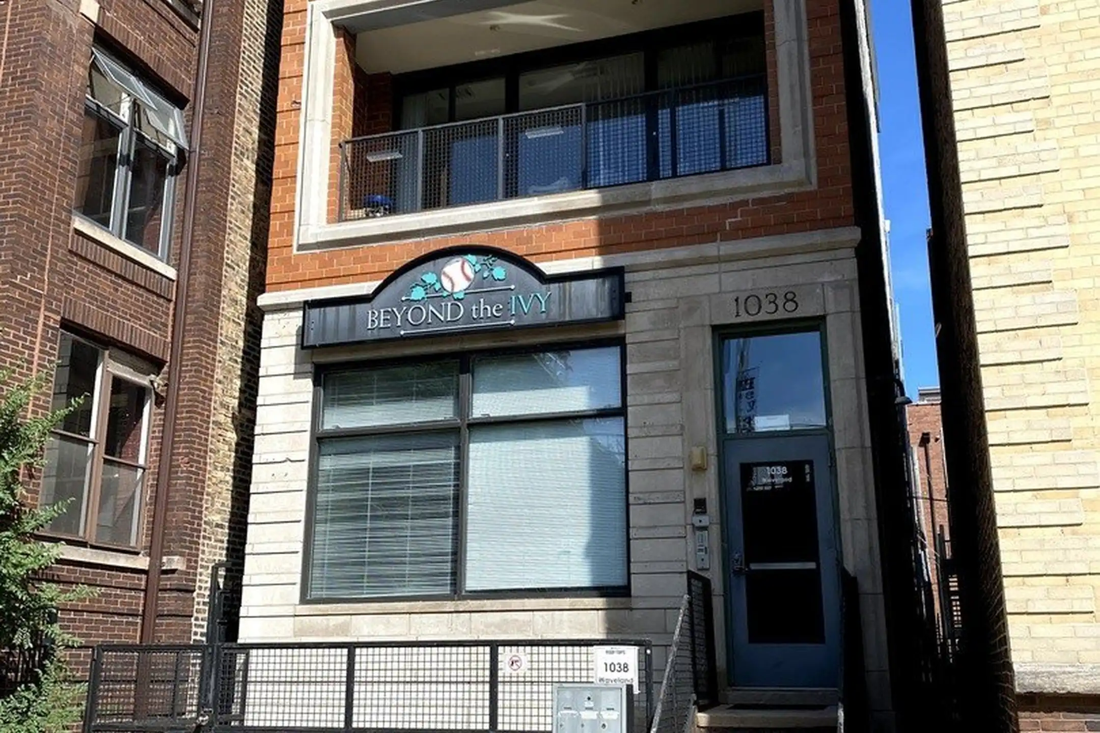 1038 W Waveland Ave #G - Chicago, IL 60613 | ApartmentGuide.com