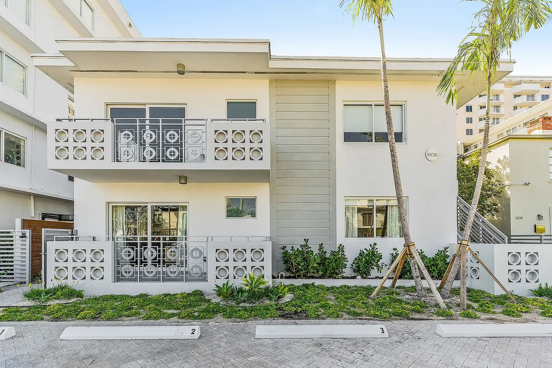 Helios Apartments Miami Beach - Miami Beach, FL 33139 | ApartmentGuide.com