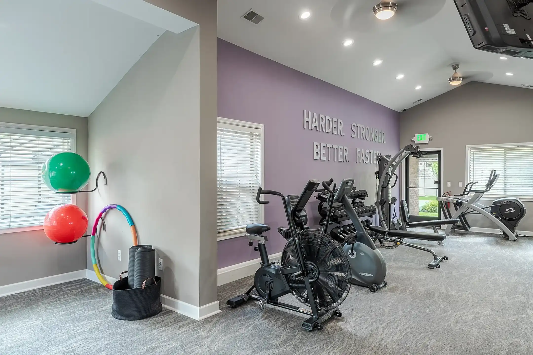 Heather Ridge Apartments - Westland, MI 48185 | ApartmentGuide.com