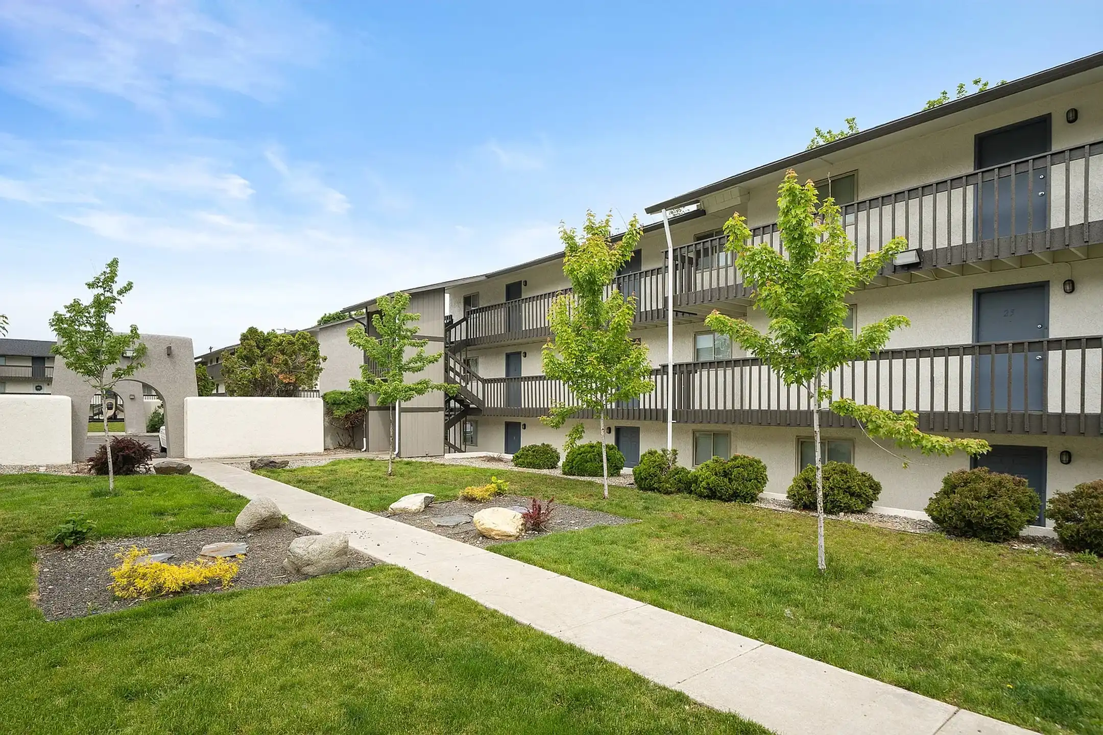 Serrano Apartments - Spokane, WA 99208 | ApartmentGuide.com