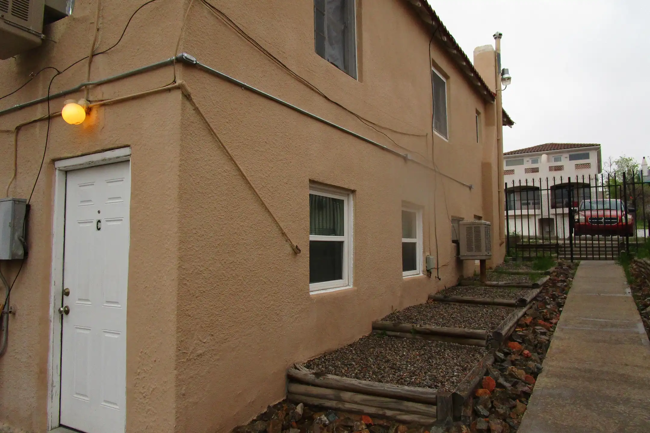 1511 Gold Ave SE unit C - Albuquerque, NM 87106 | ApartmentGuide.com