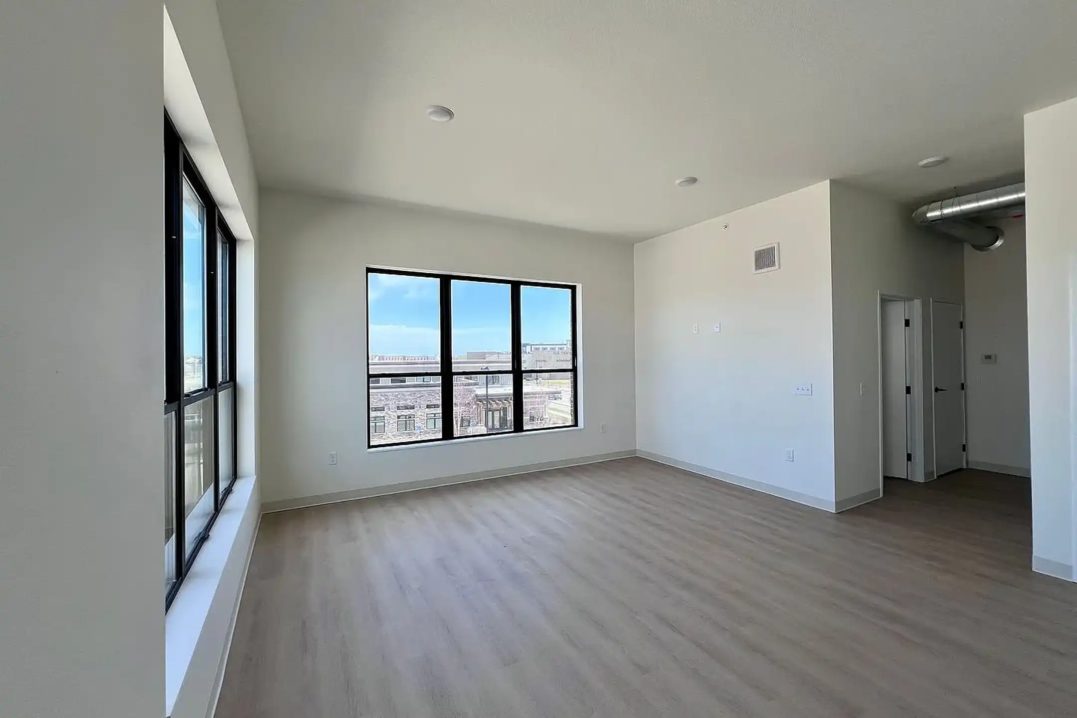 Roseann Lofts - Ankeny, IA 50023 | ApartmentGuide.com
