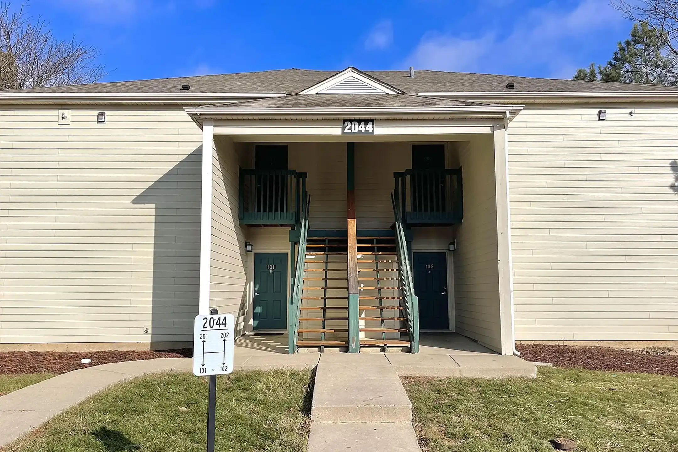 Fox Pointe Apartments - Aurora, IL 60504 | ApartmentGuide.com