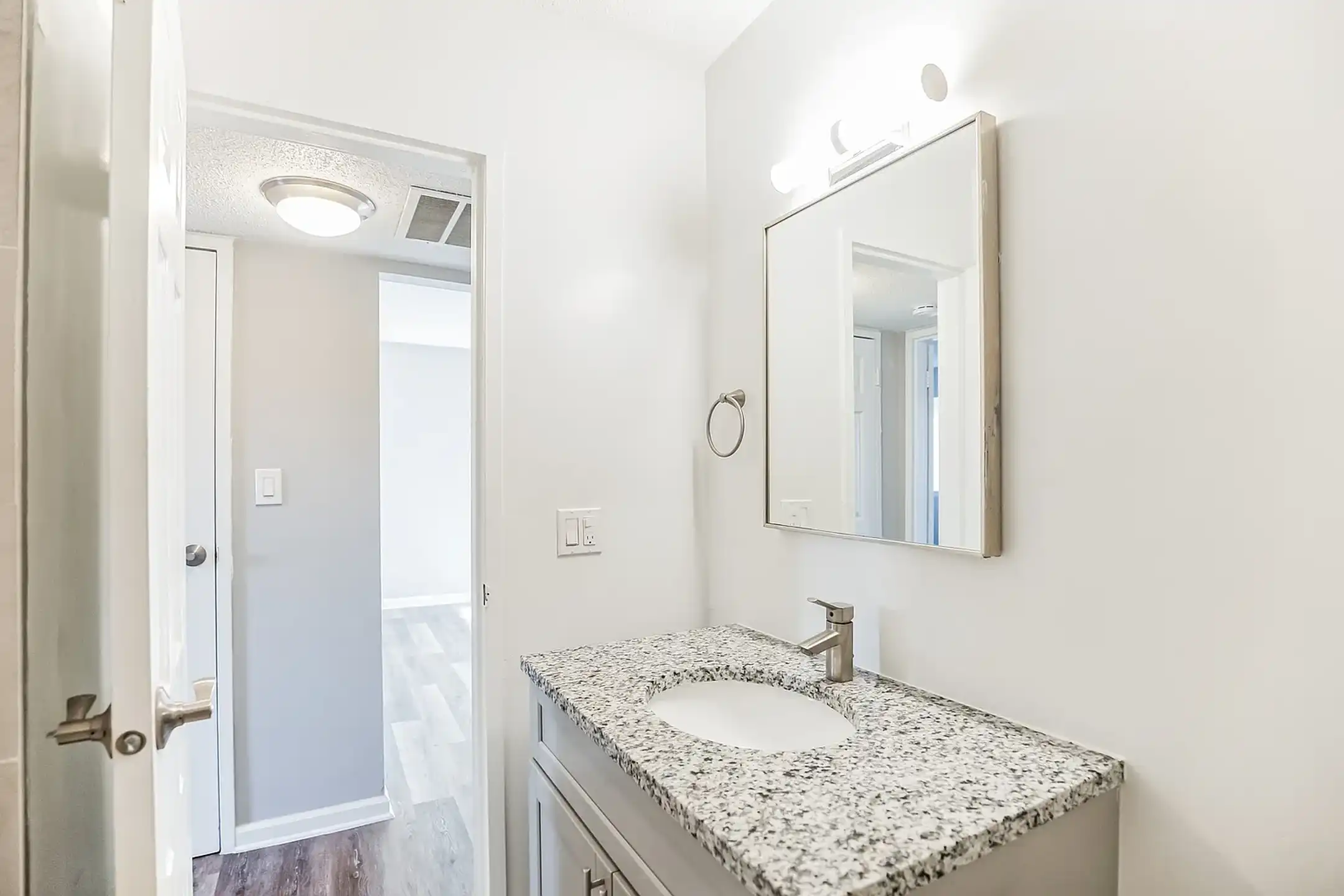 Hamilton Estates Apartments - Hamilton, NJ 08610 | ApartmentGuide.com