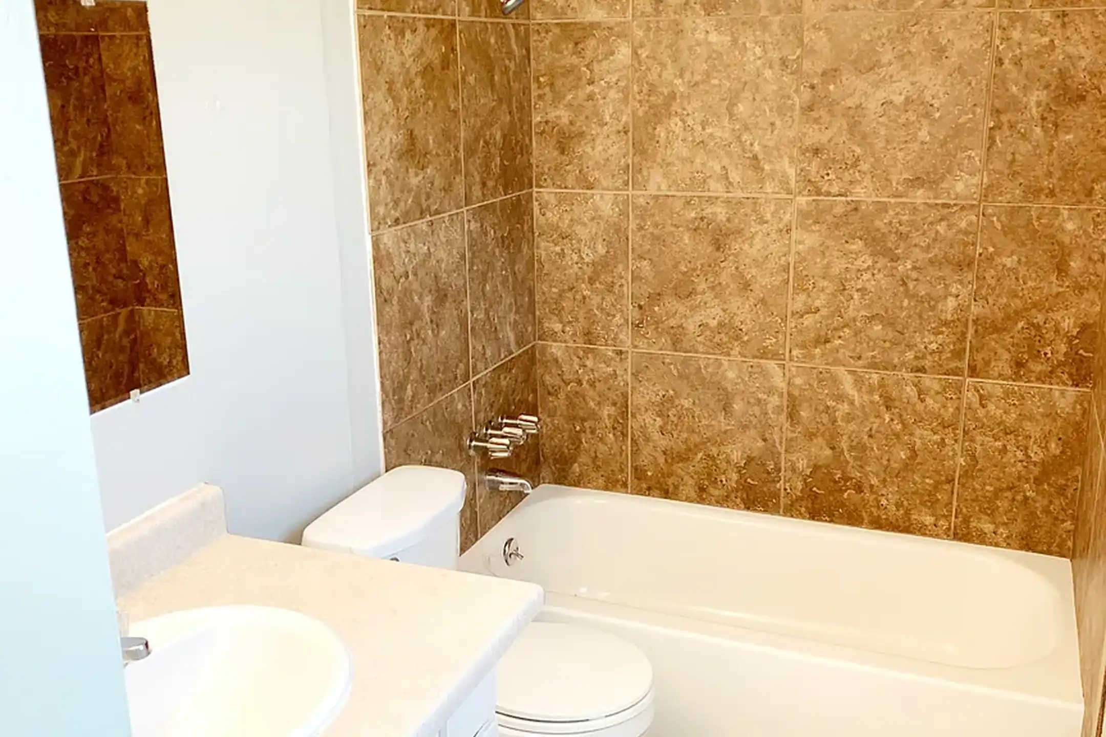 The Carlton - Phoenix, AZ 85018 | ApartmentGuide.com