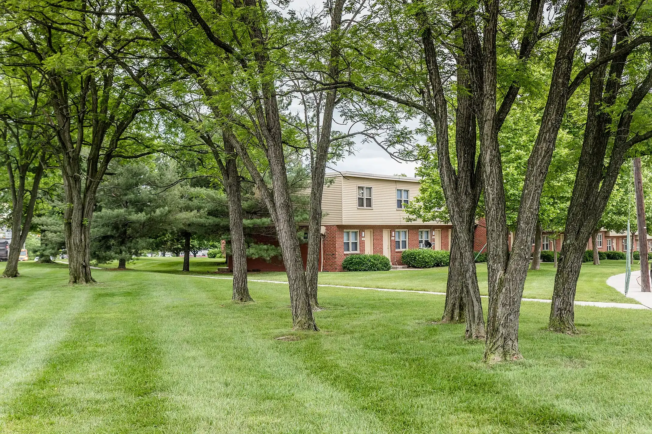Middle Branch Manor - Baltimore, MD 21225 | ApartmentGuide.com