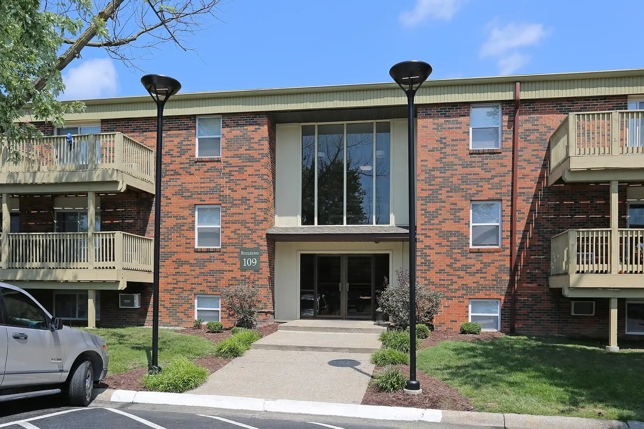 Ash Street Place Apartments - Columbia, MO 65203 | ApartmentGuide.com