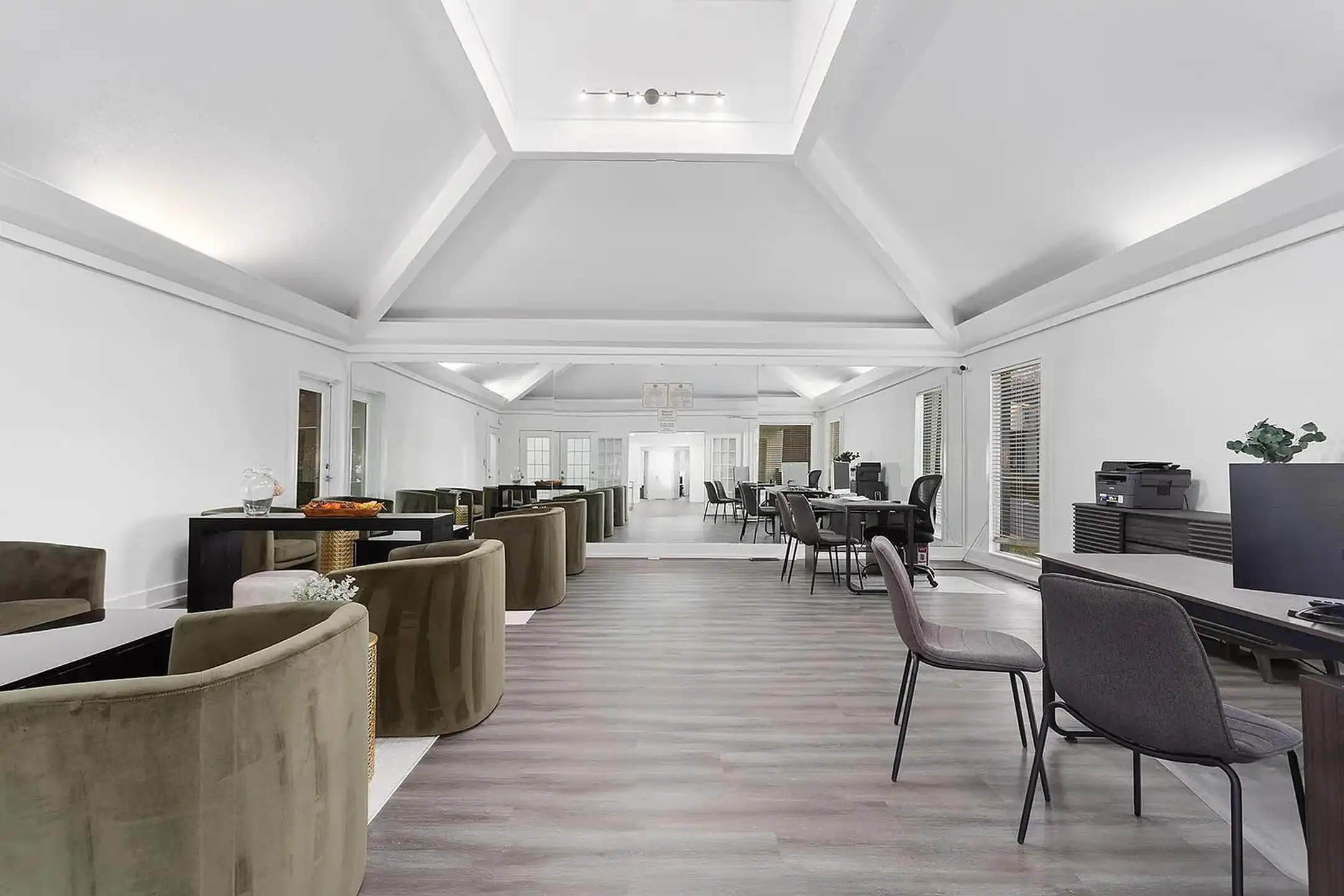 Stonegate Meadows Apartments - Kansas City, MO 64133 | ApartmentGuide.com