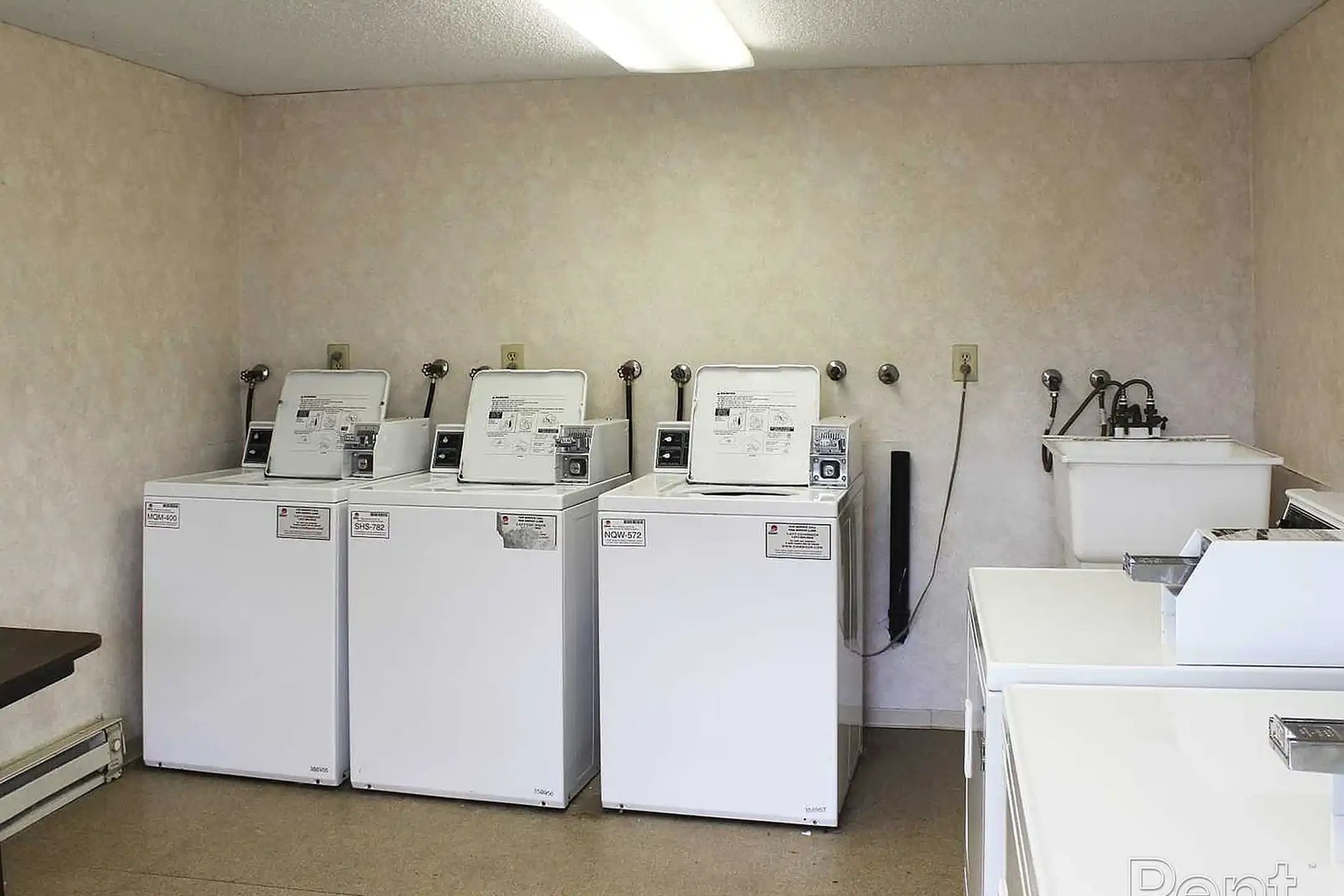 Heathmoore Apartments - Clinton Township, MI 48035 | ApartmentGuide.com