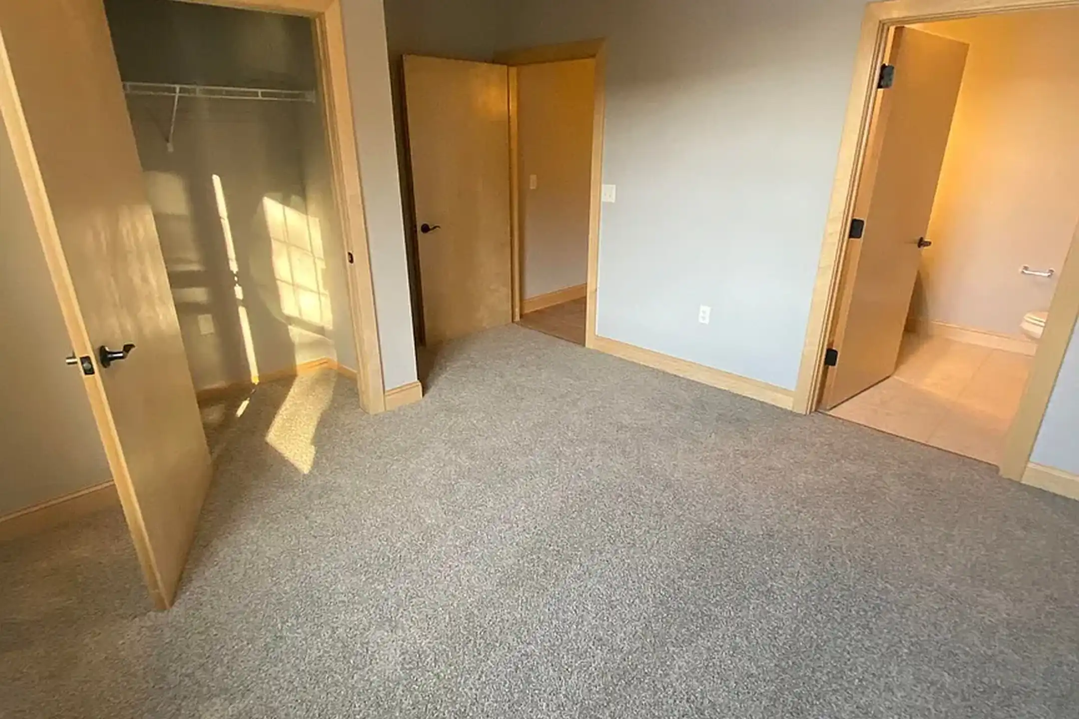 Delafield Lakes Apartments - Delafield, WI 53018 | ApartmentGuide.com
