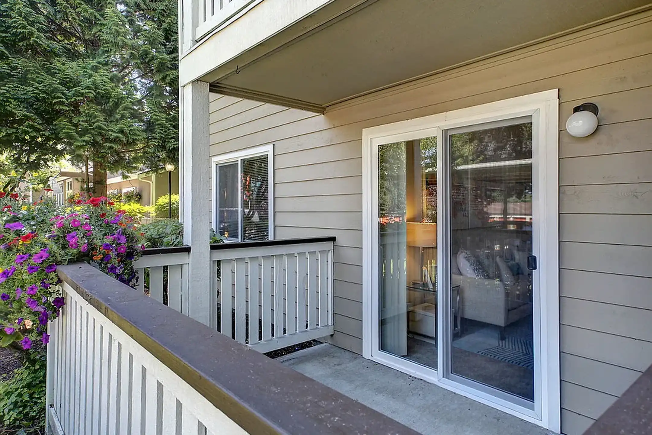 Canyon Pointe - Bothell, WA 98021 | ApartmentGuide.com