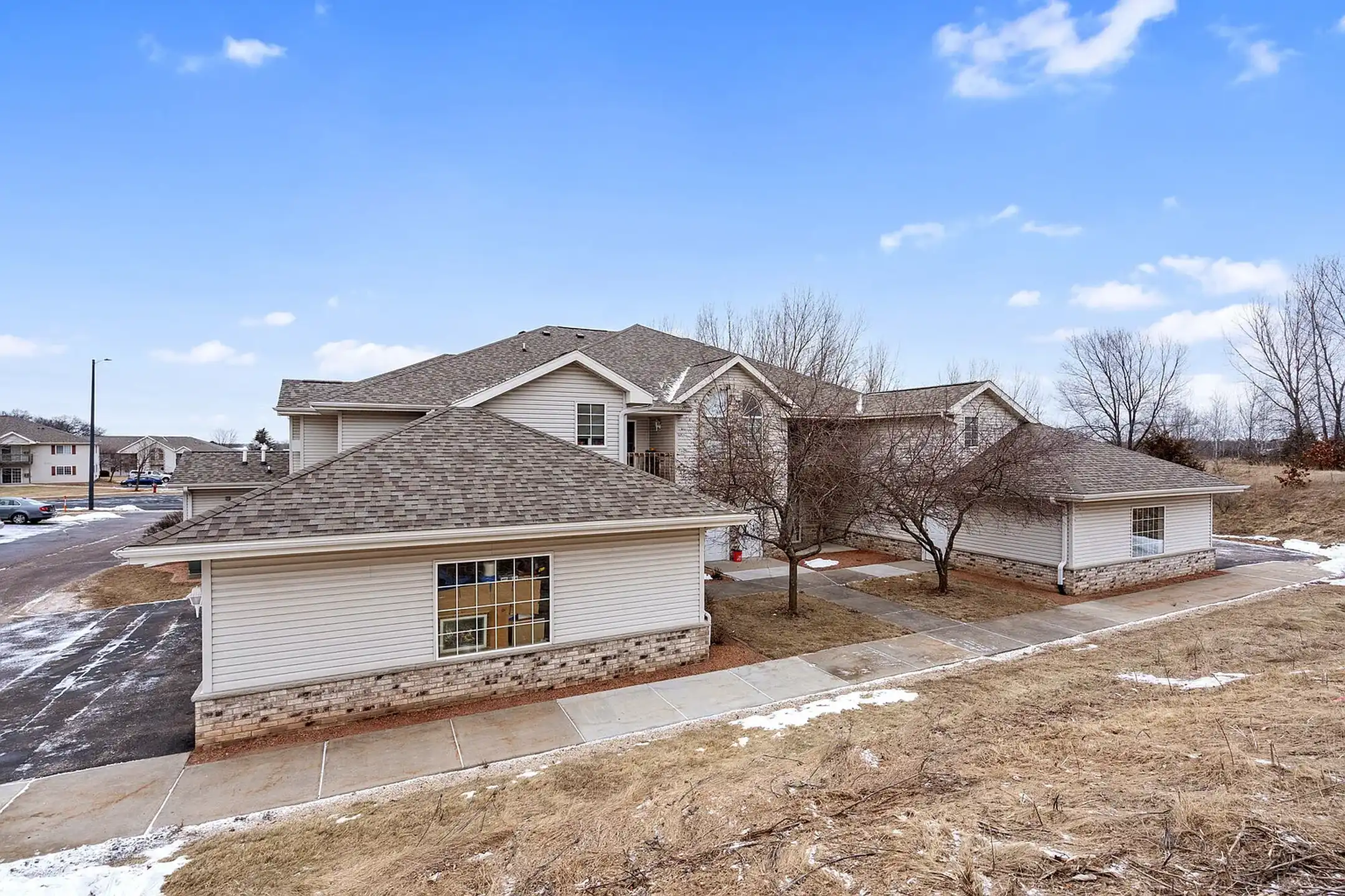 Oakridge Apartments - Mauston, WI 53948 | ApartmentGuide.com