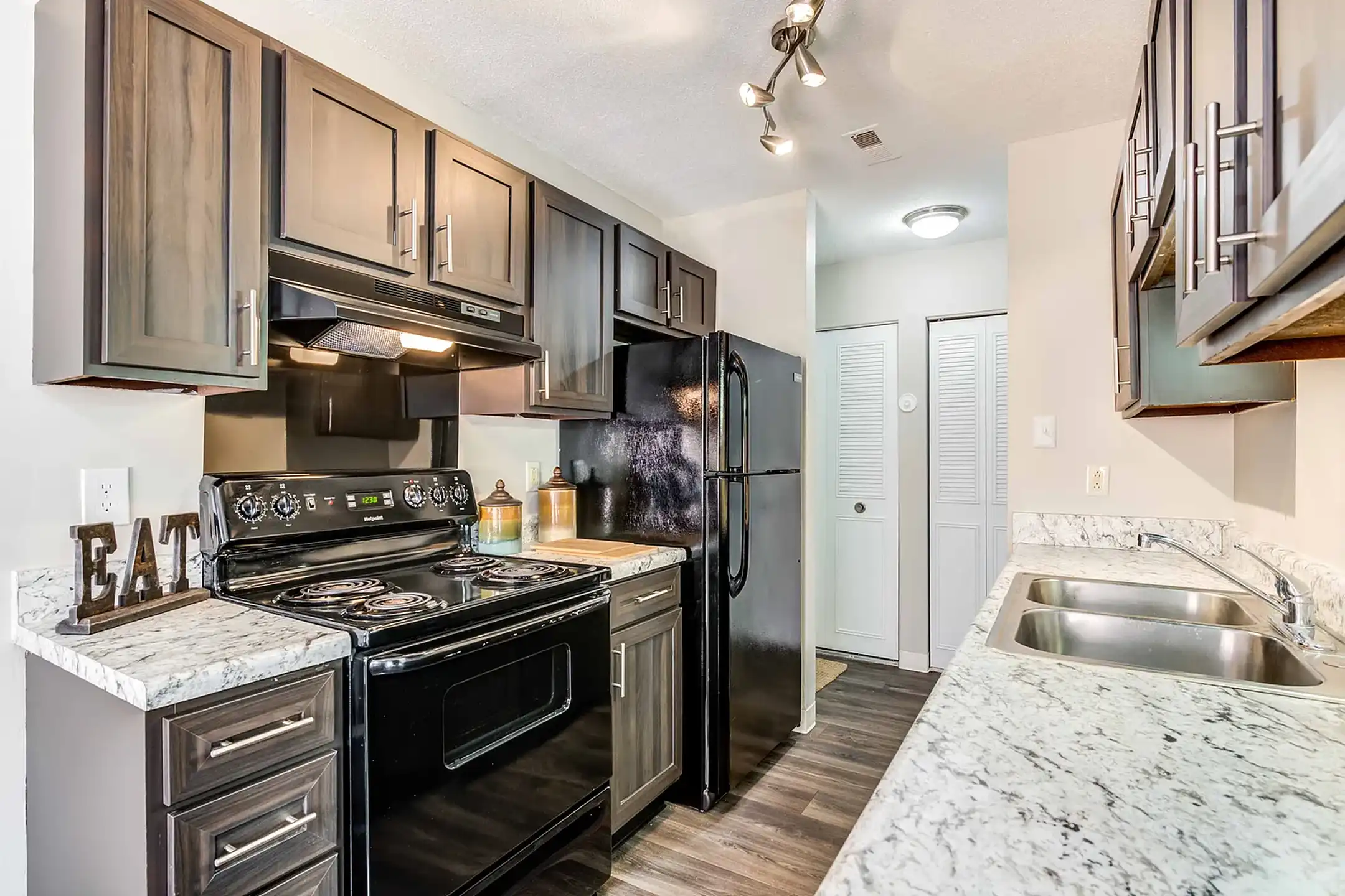 Deercross Apartments - Indianapolis, IN 46254 | ApartmentGuide.com