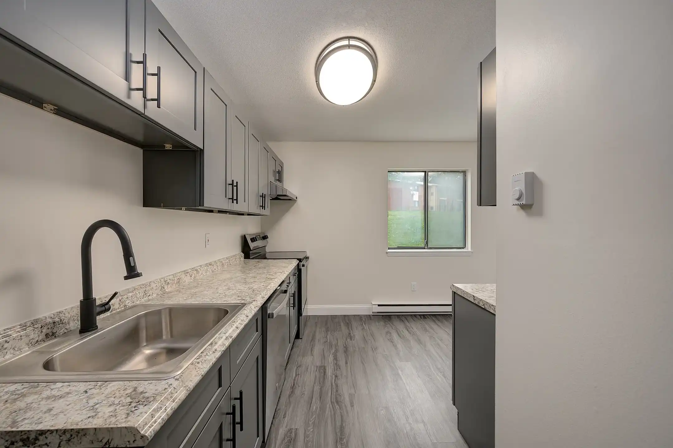 Oakbrook Manor Apartments - Ravena, NY 12143 | ApartmentGuide.com