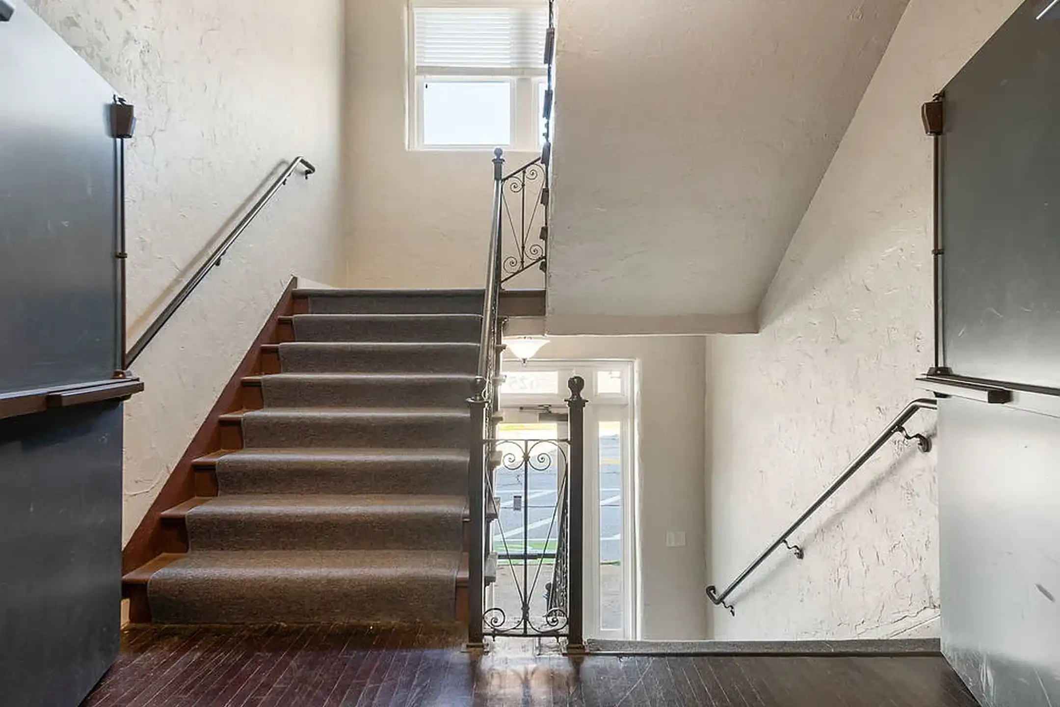 Coliseum Apartments - Tulsa, OK 74120 | ApartmentGuide.com