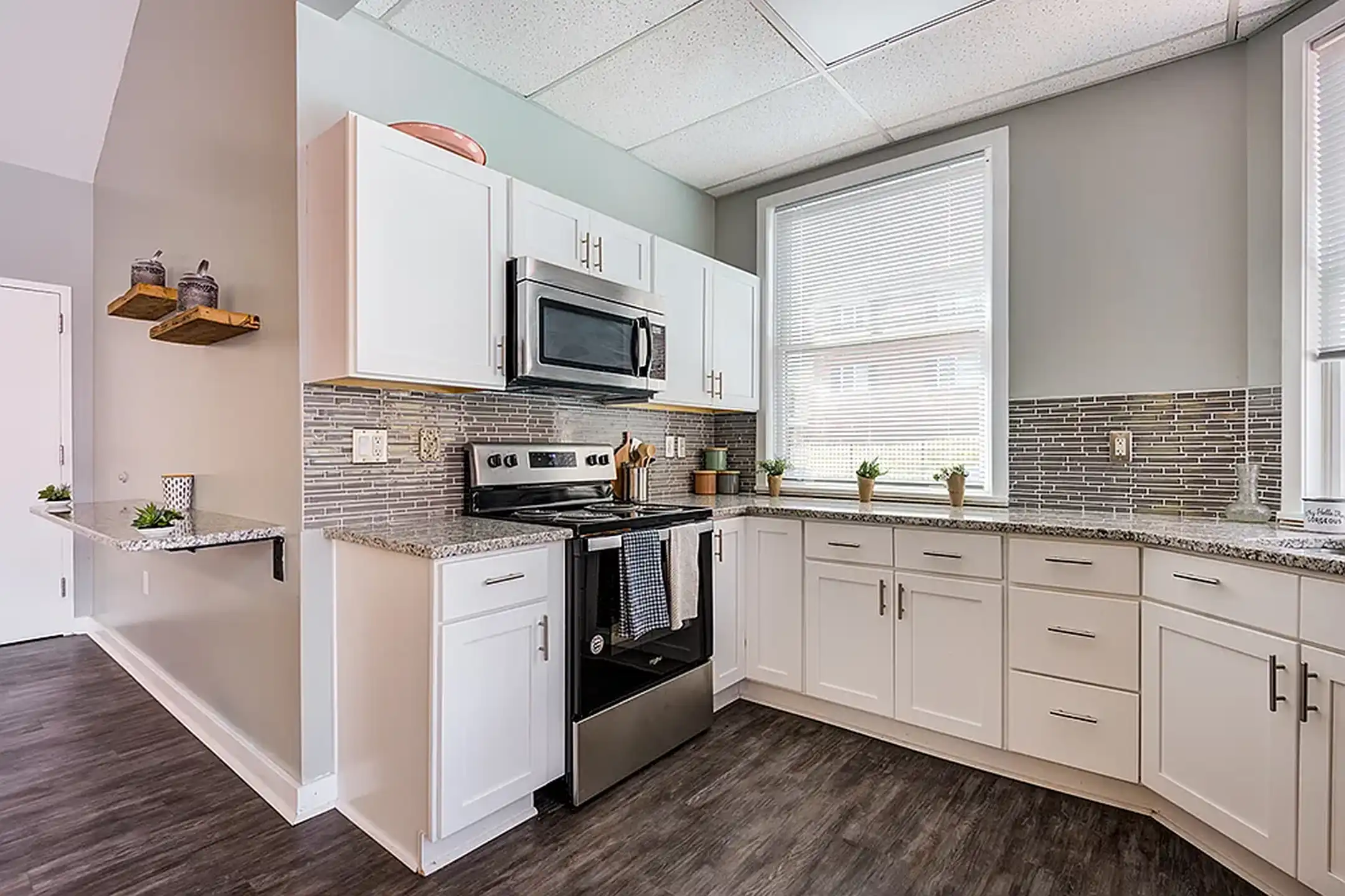 Perinton Manor Apartment Homes - Fairport, NY 14450 | ApartmentGuide.com