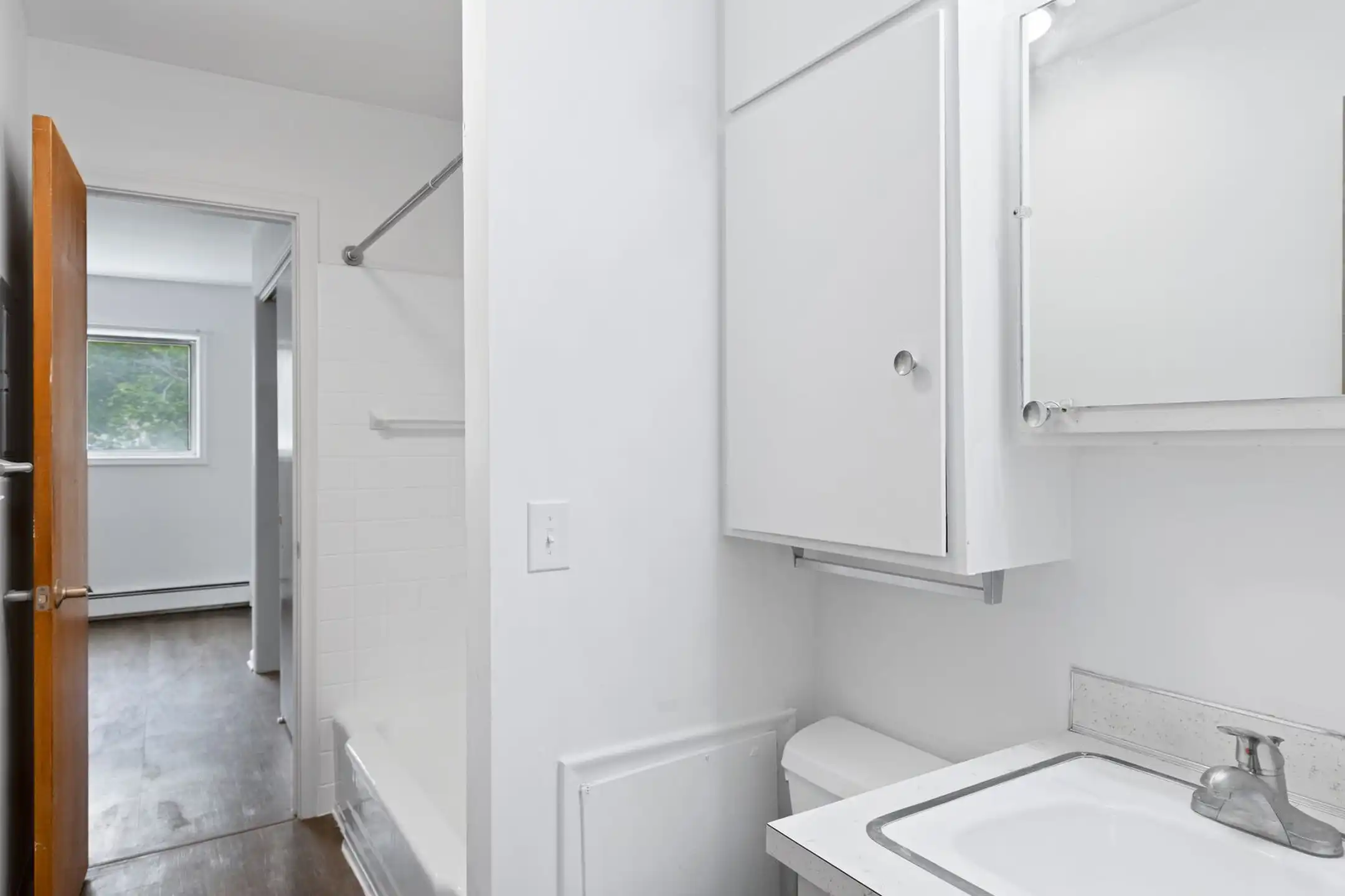 412 N Clinton St - Grand Ledge, MI 48837 | ApartmentGuide.com