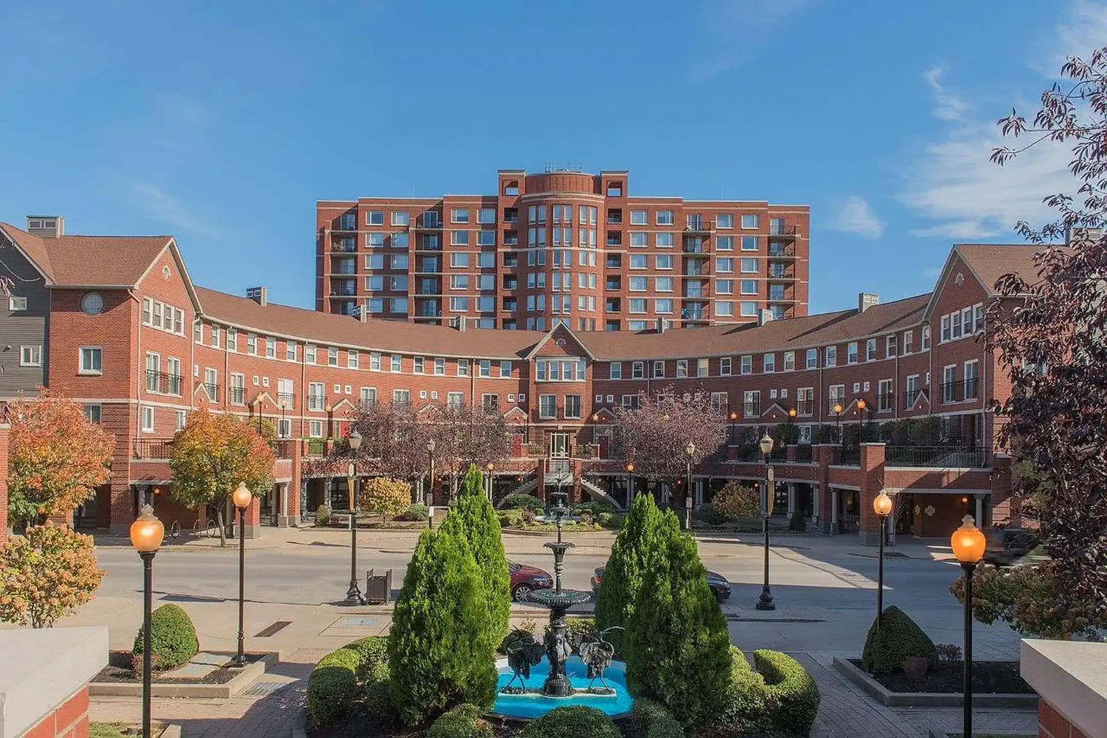 Crescent Centre Apartments & Townhomes - Louisville, KY 40202 ...