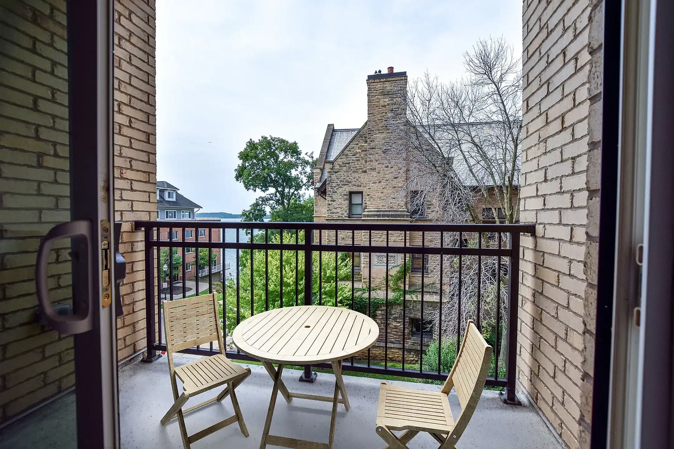 Waterfront - Madison, WI 53703 | ApartmentGuide.com