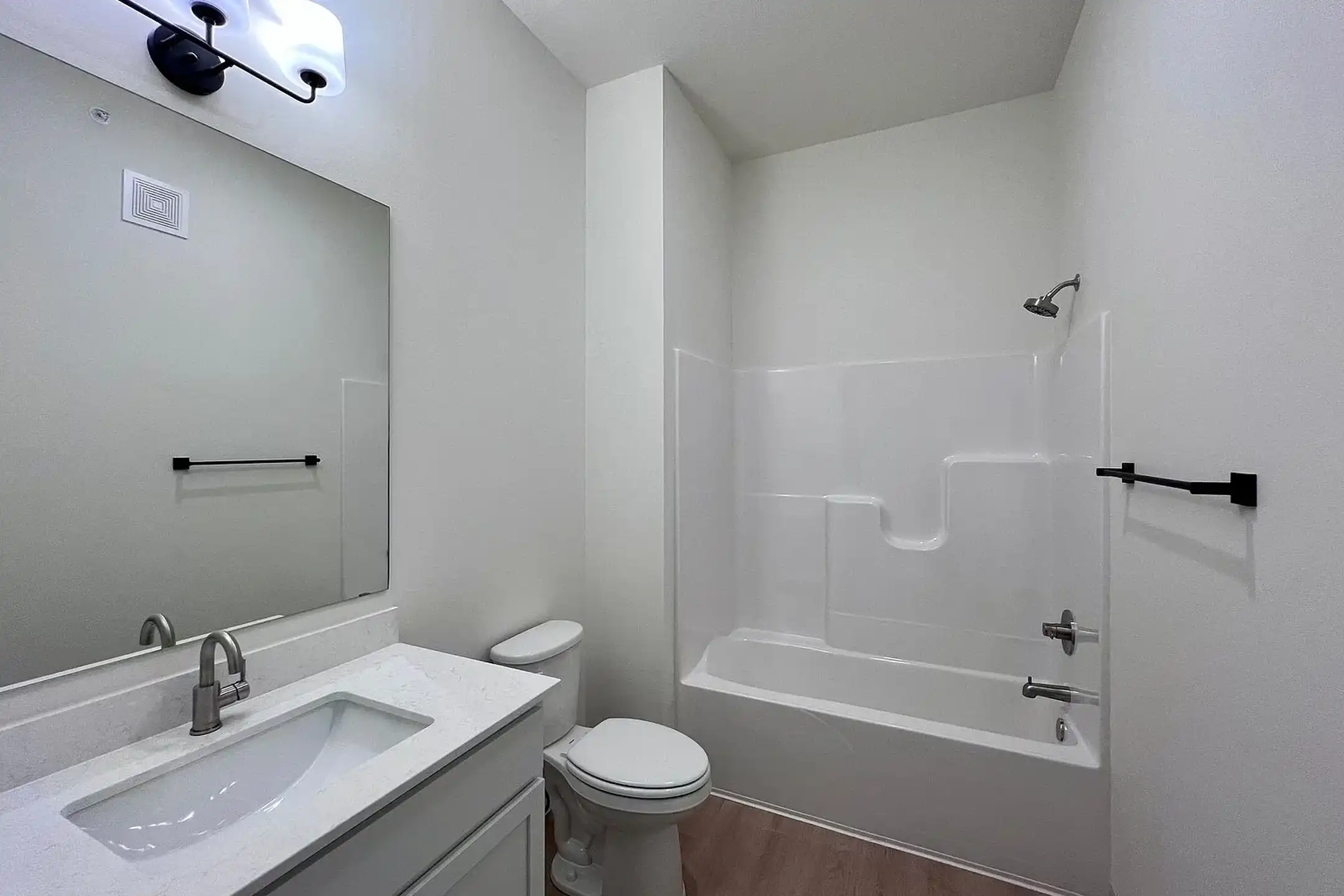 Roseann Lofts - Ankeny, IA 50023 | ApartmentGuide.com