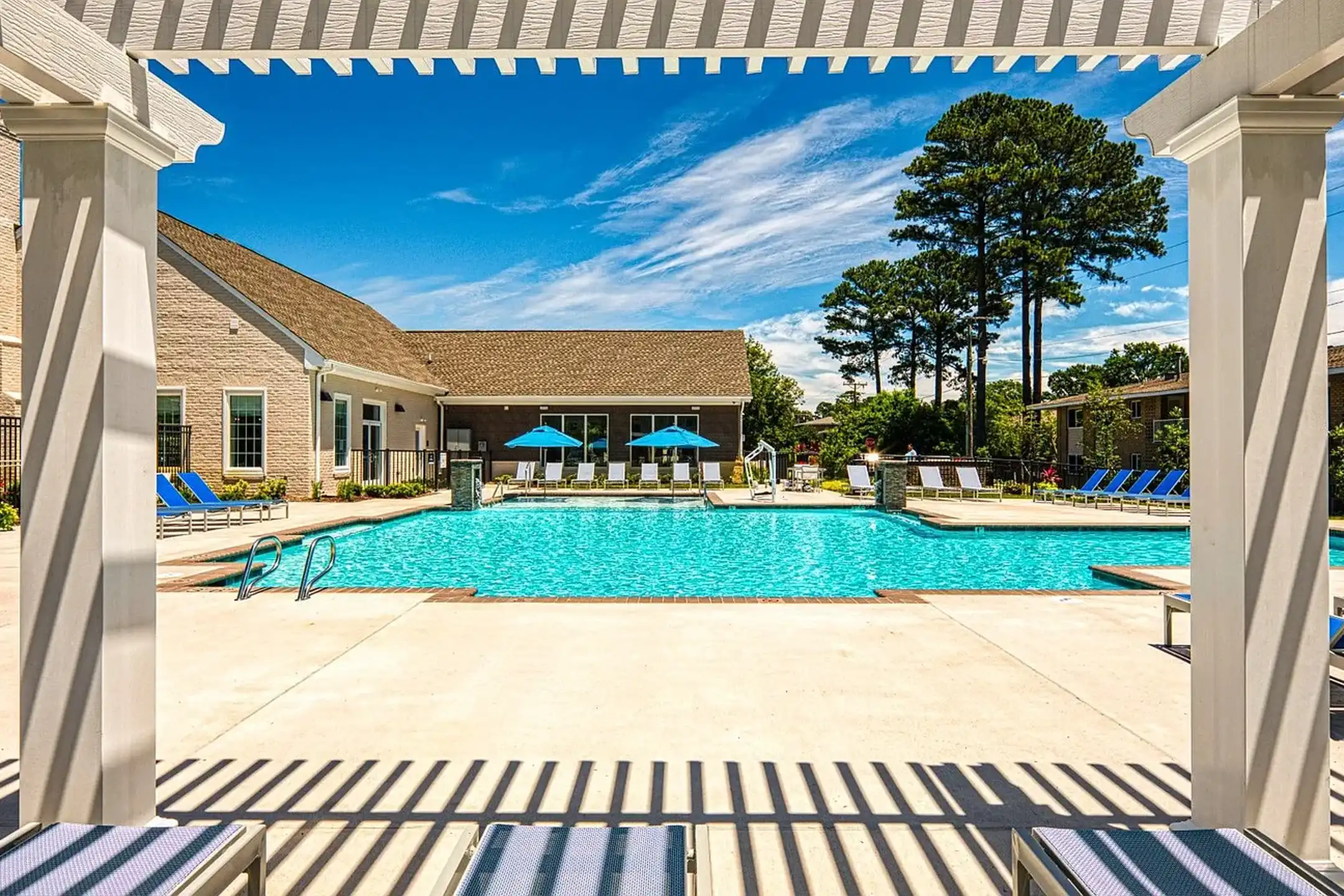 Colony Point Apartments - Norfolk, VA 23505 | ApartmentGuide.com