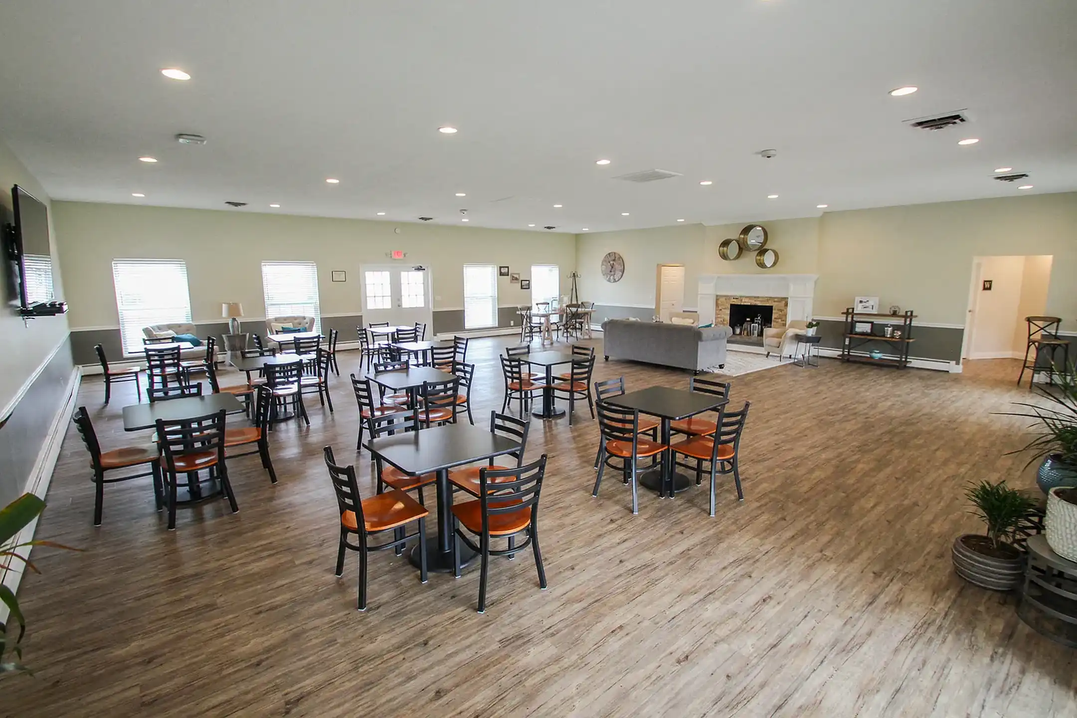 Compton Lake - Mount Healthy, OH 45231 | ApartmentGuide.com