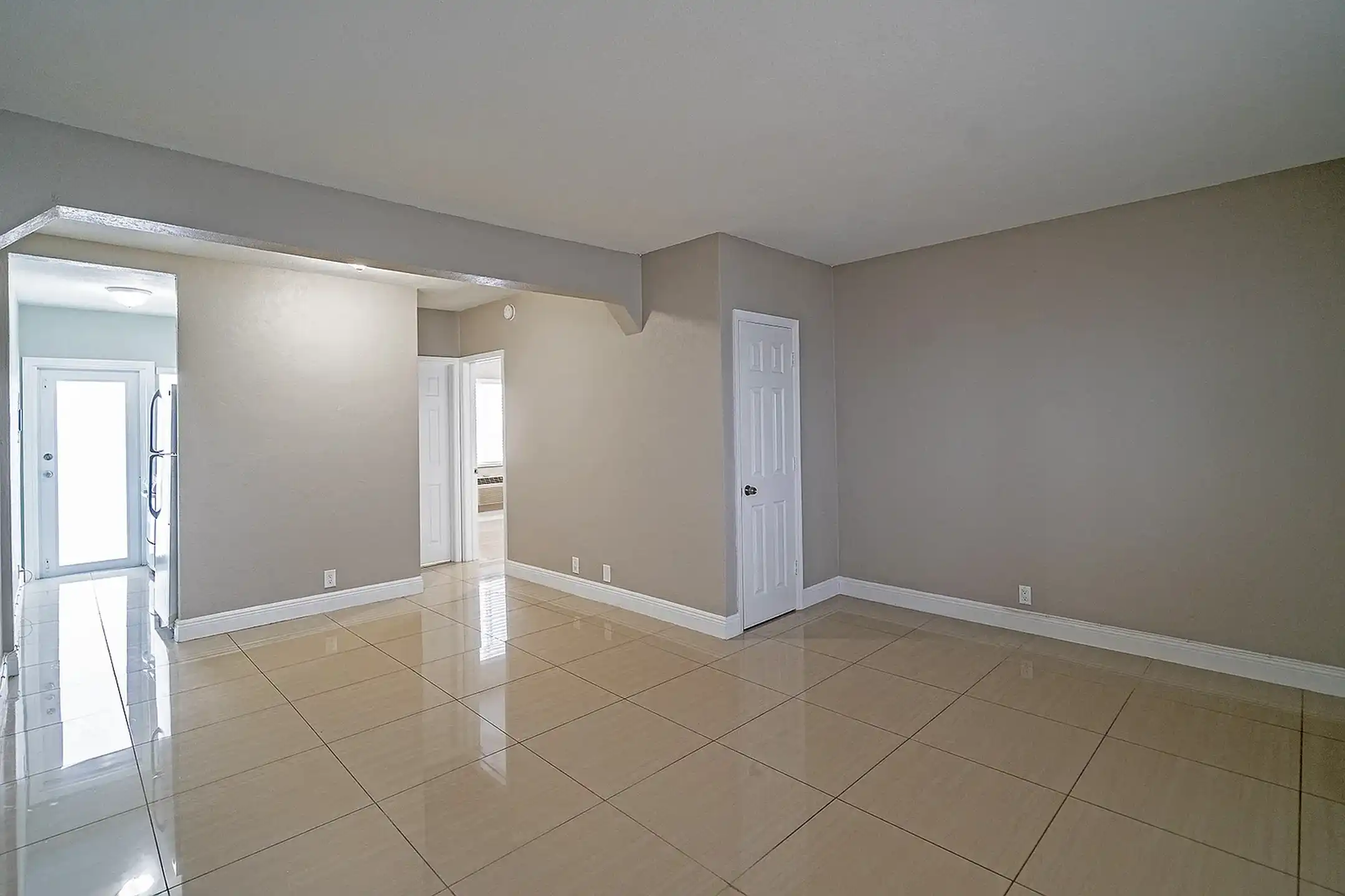 Helios Apartments Miami Beach - Miami Beach, FL 33139 | ApartmentGuide.com