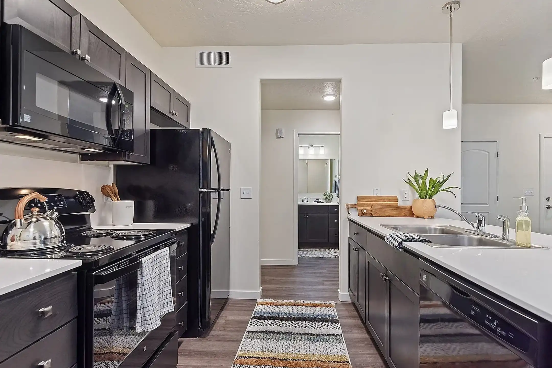 Pennwood Apartments - Meridian, ID 83642 | ApartmentGuide.com