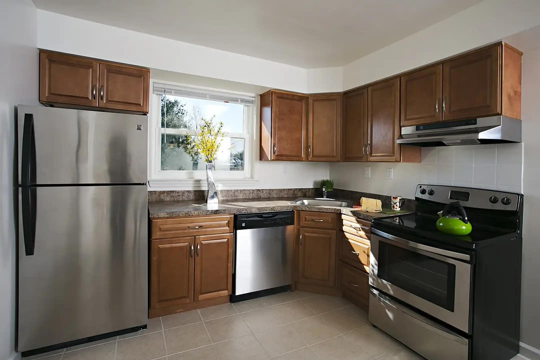Millbridge Gardens - Clementon, NJ 08021 | ApartmentGuide.com