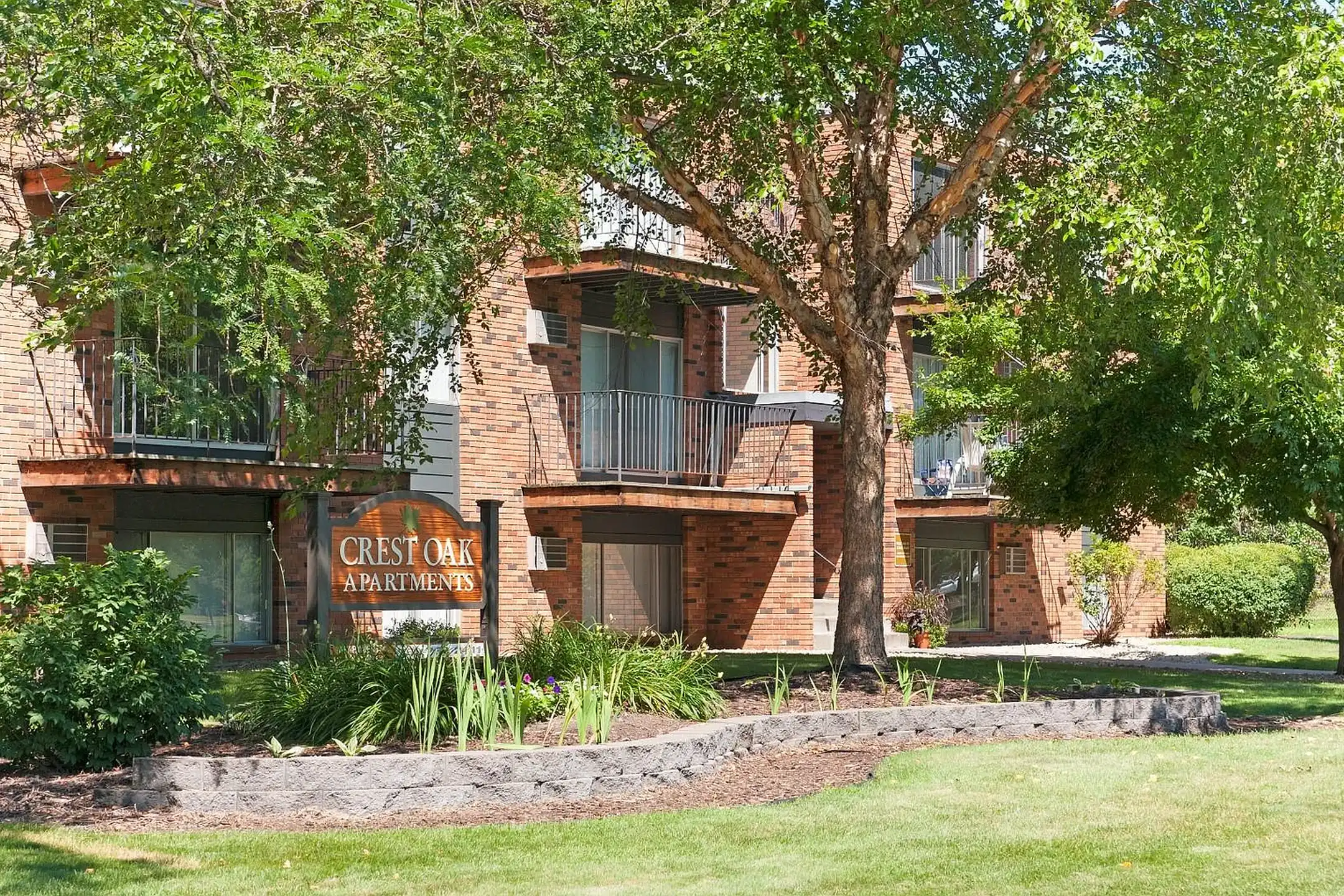 Crest Oak - Coon Rapids, MN 55433 | ApartmentGuide.com