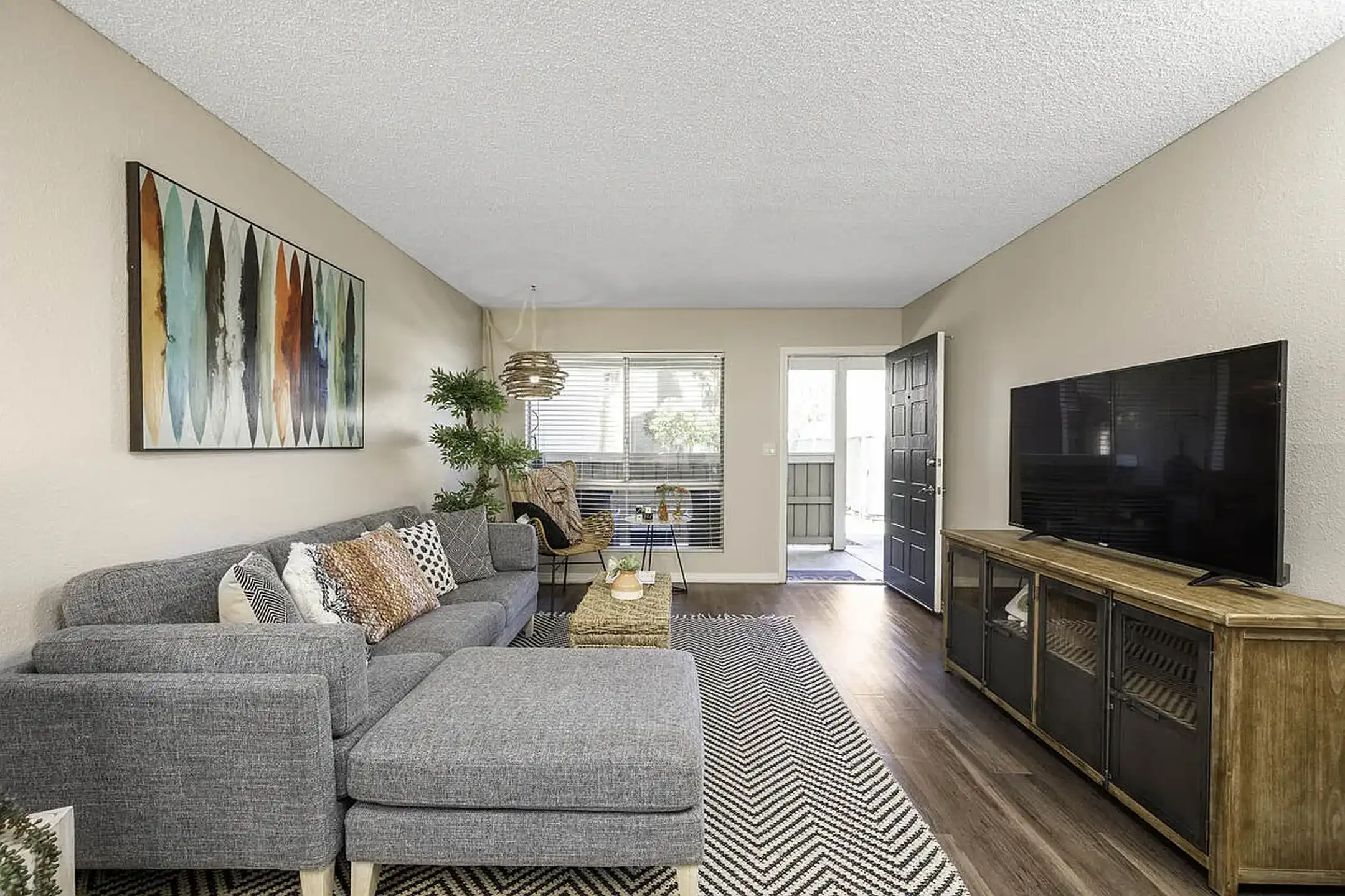 Axiom Tustin - Tustin, CA 92780 | ApartmentGuide.com