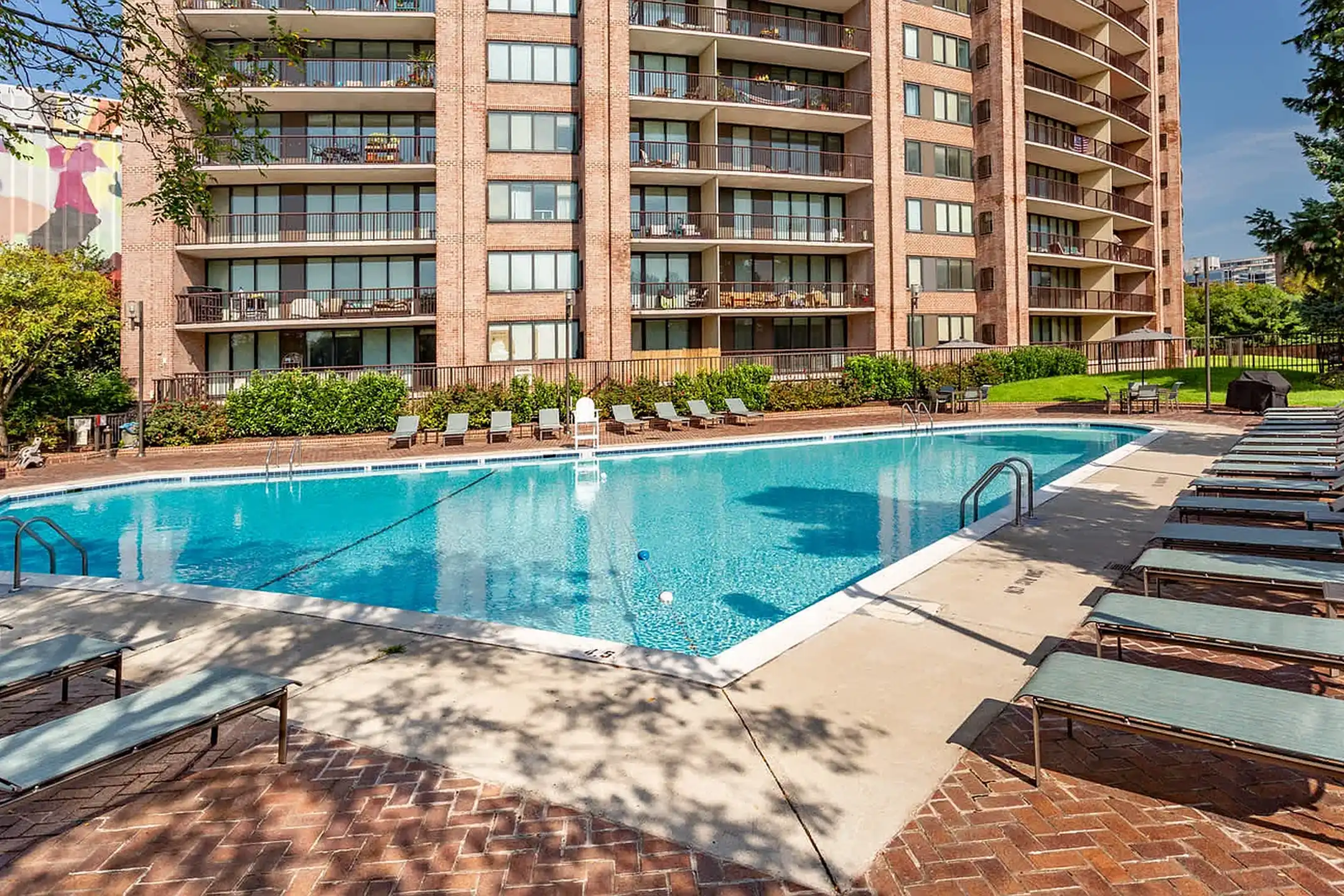 Crystal Place - Arlington, VA 22202 | ApartmentGuide.com