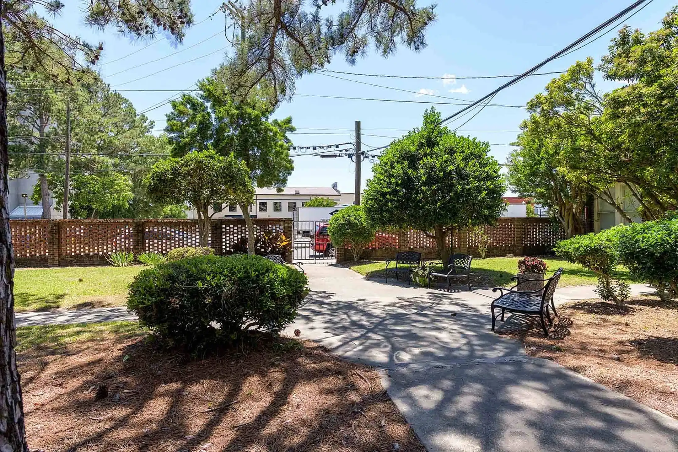 Kinston Hotel Apartments - Kinston, NC 28501 | ApartmentGuide.com
