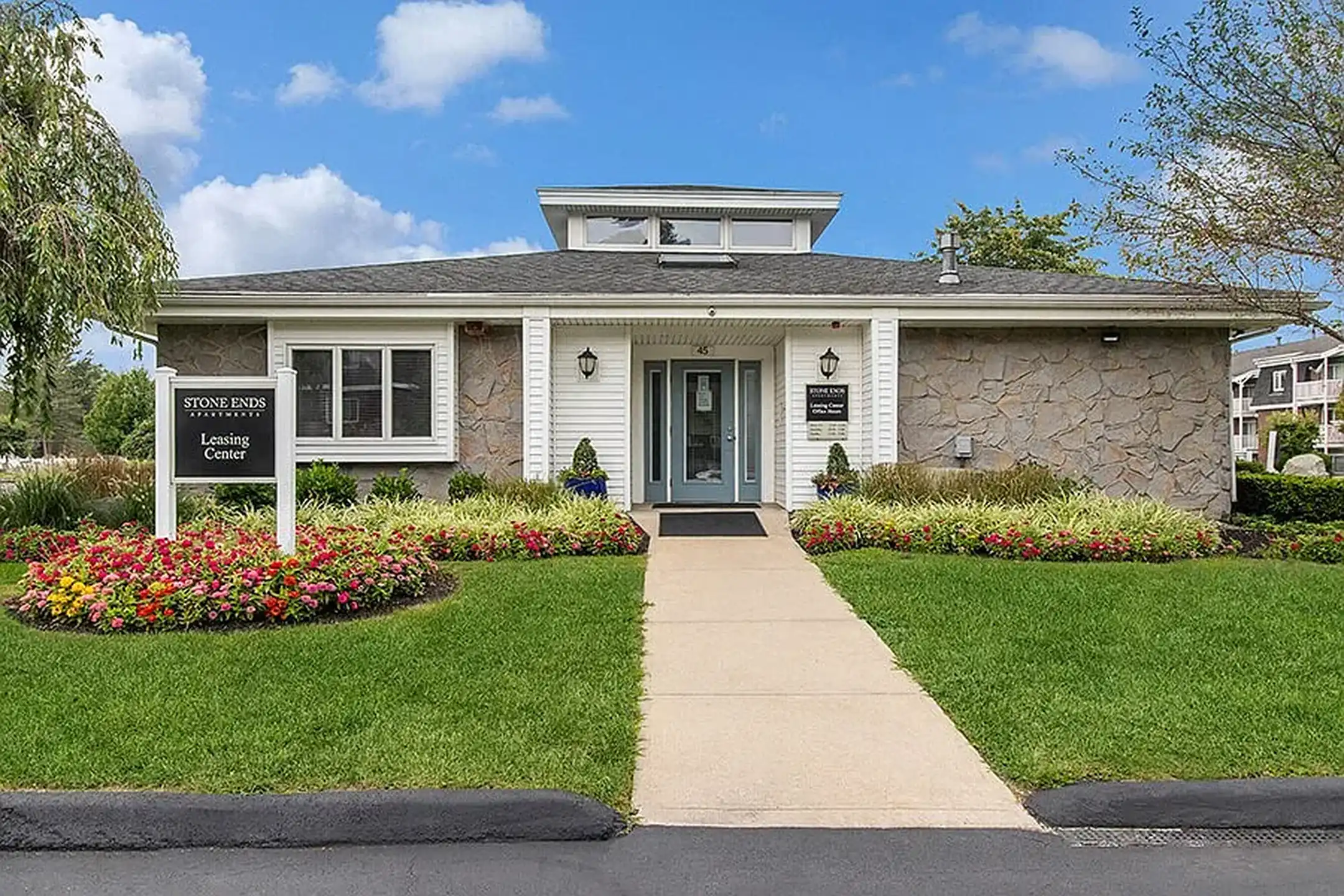 Stone Ends - Stoughton, MA 02072 | ApartmentGuide.com