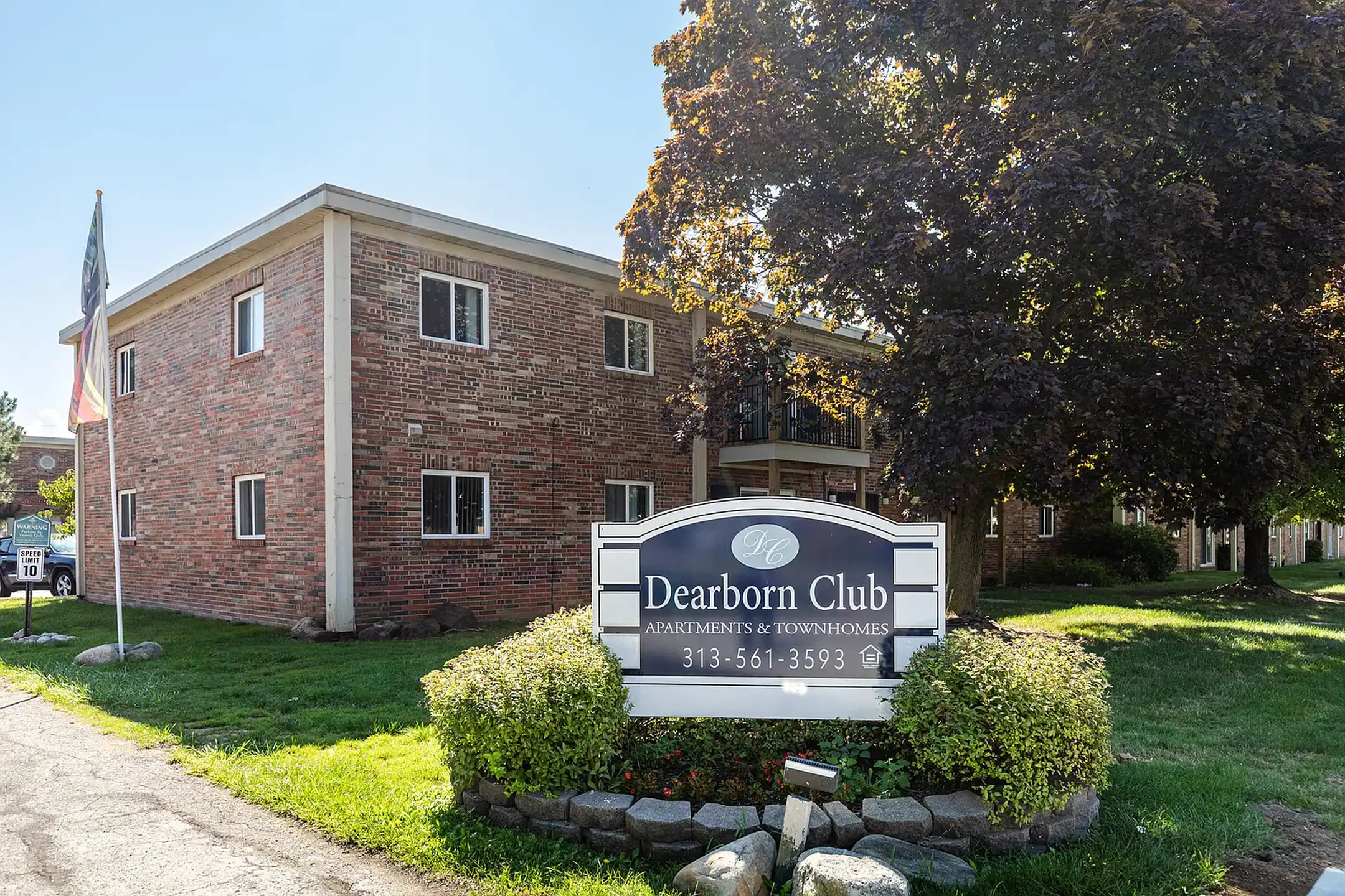 Dearborn Club Apartments - Dearborn Heights, MI 48127 | ApartmentGuide.com