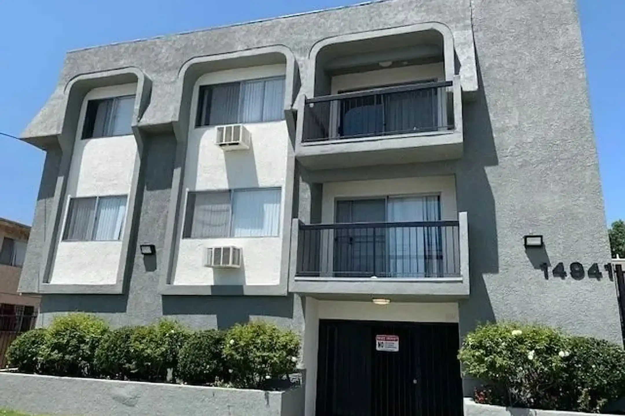 Little Roscoe Apartments - Van Nuys, CA 91402 | ApartmentGuide.com