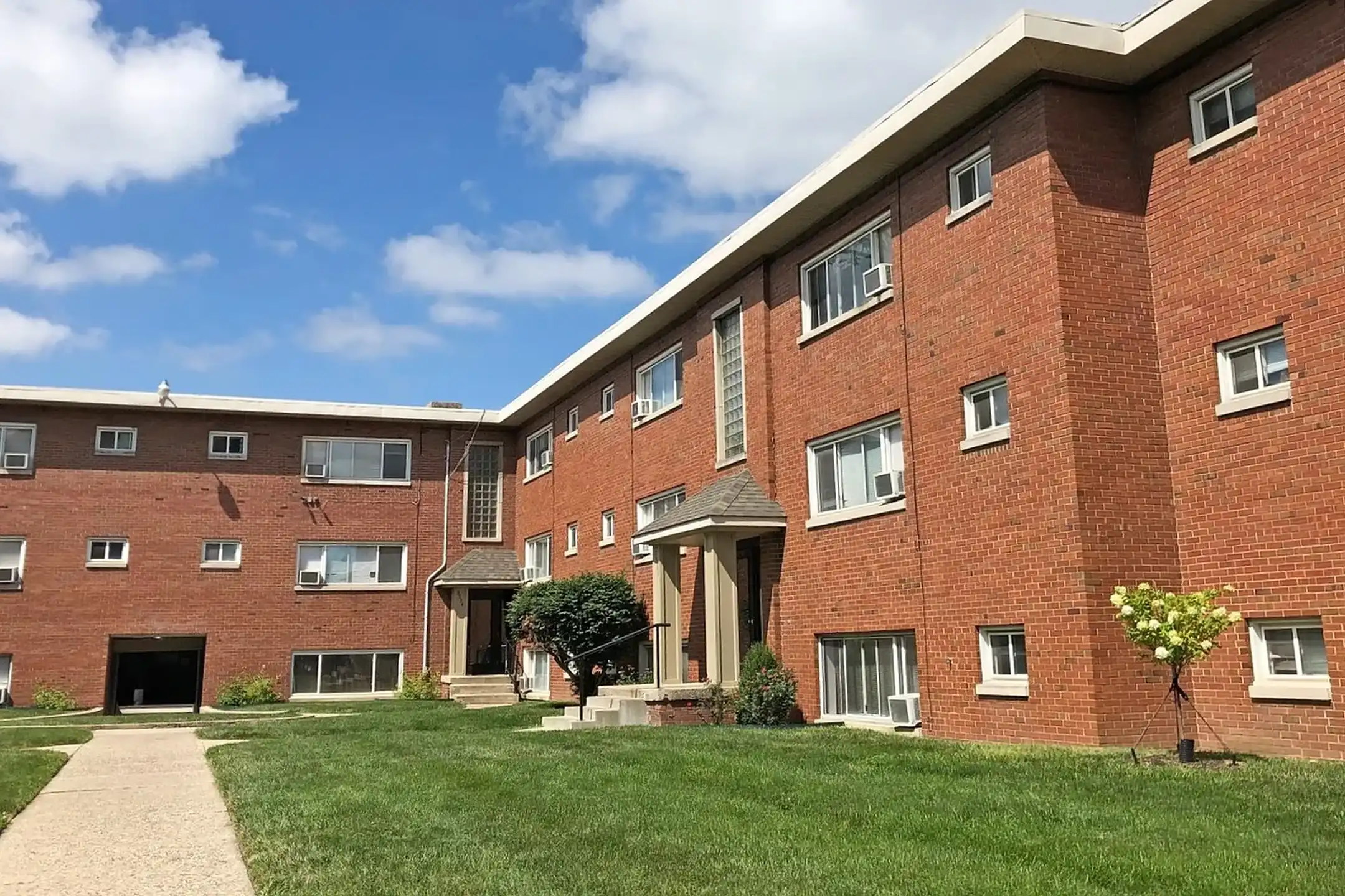 Maple Court - Indianapolis, IN 46205 | ApartmentGuide.com