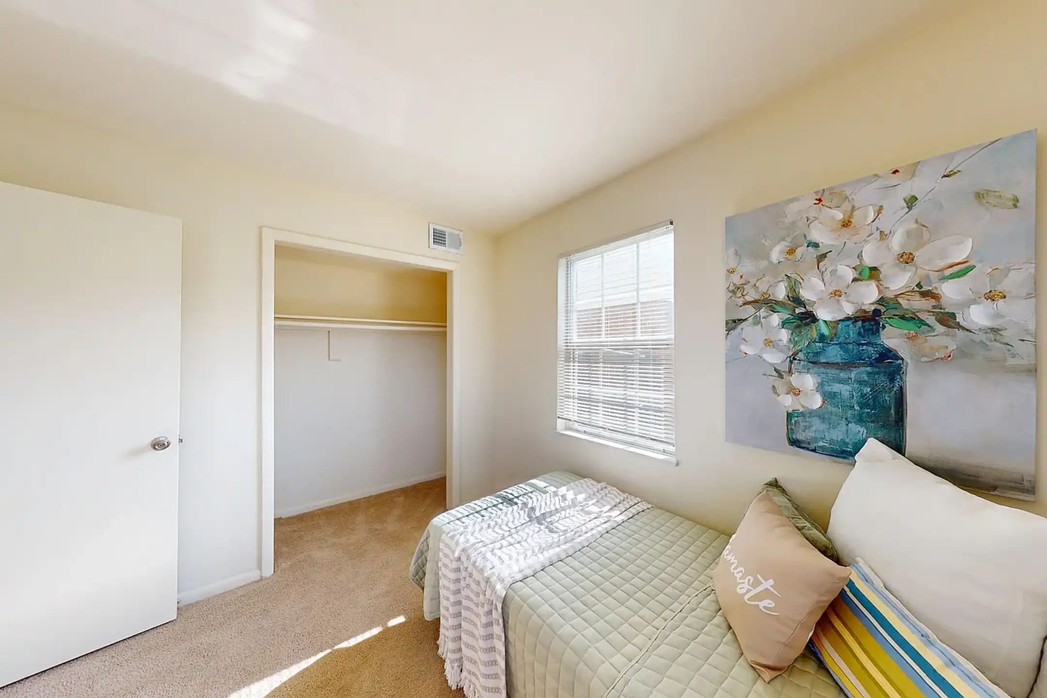 Lakewood Garden Apartments - Norfolk, VA 23509 | ApartmentGuide.com
