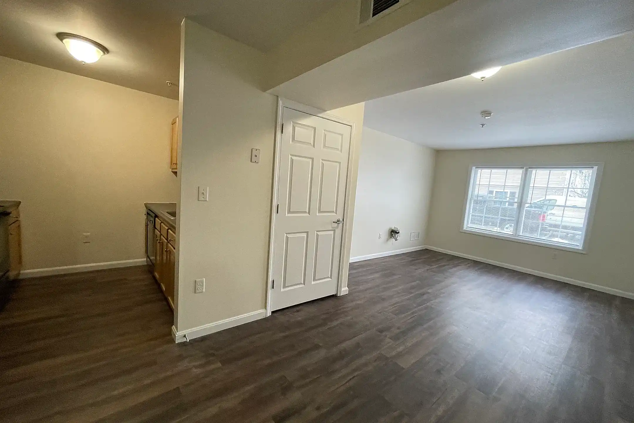 Redstone Apartments - Manchester, NH 03104 | ApartmentGuide.com