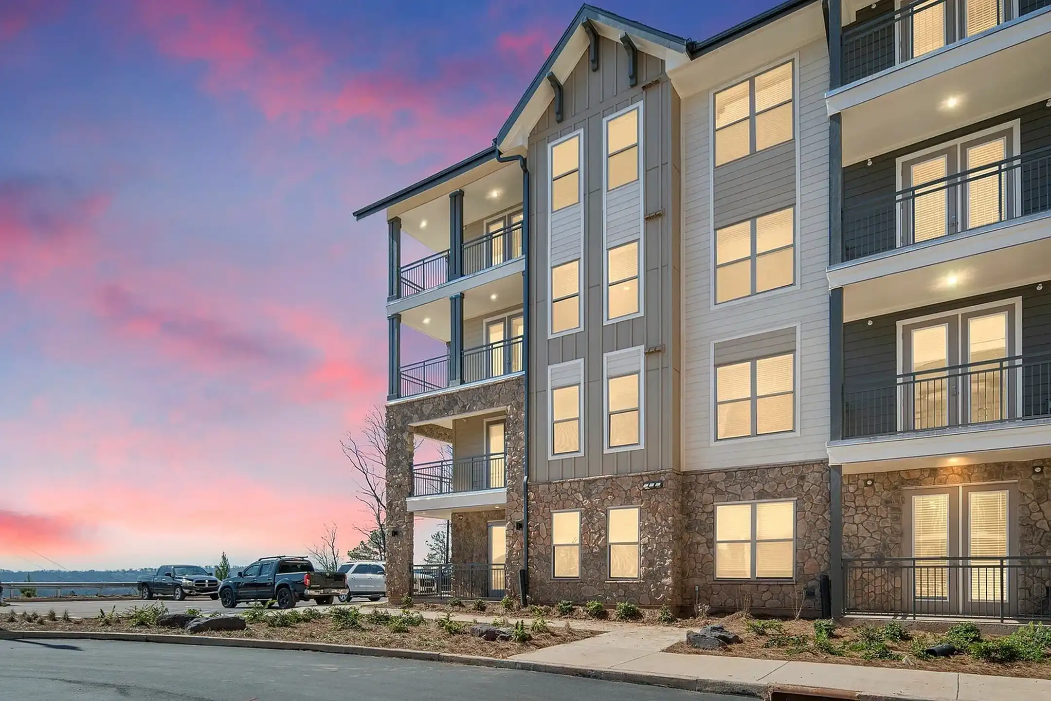 Rise Red Mountain - Birmingham, AL 35209 | ApartmentGuide.com
