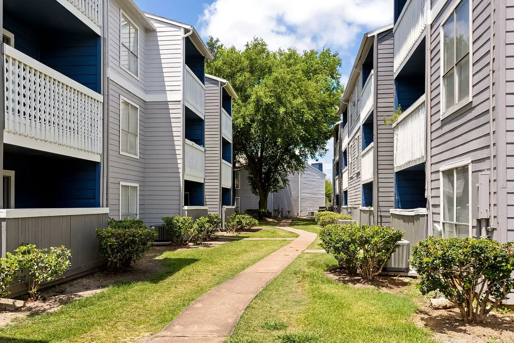 El Sol Del Rio - Houston, TX 77083 | ApartmentGuide.com