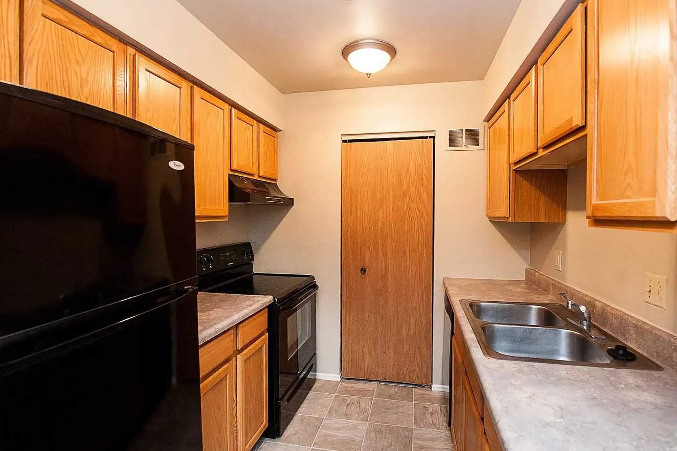 Beacon Point Apartments - Toledo, OH 43614 | ApartmentGuide.com