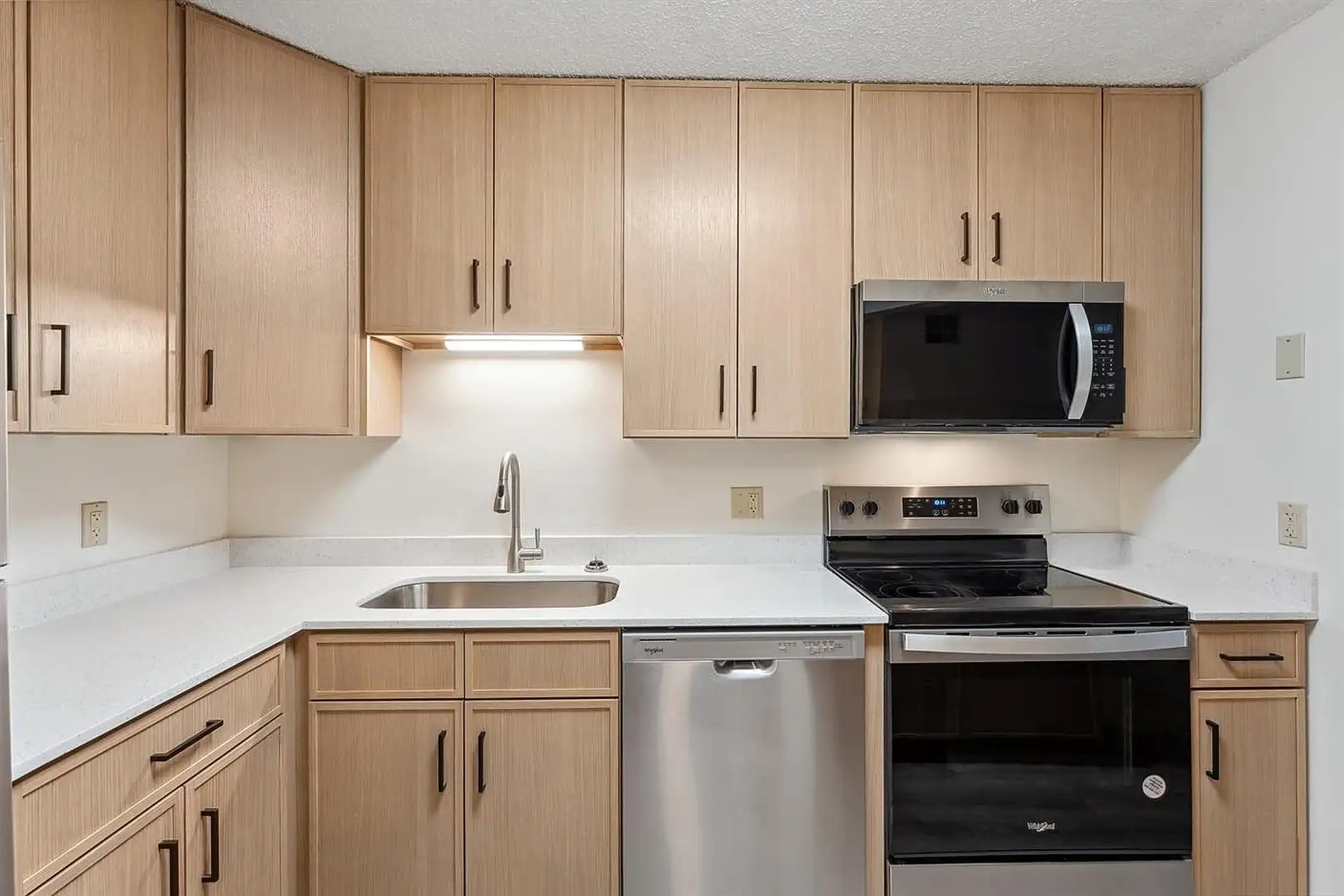 Poplar Bridge - Bloomington, MN 55437 | ApartmentGuide.com