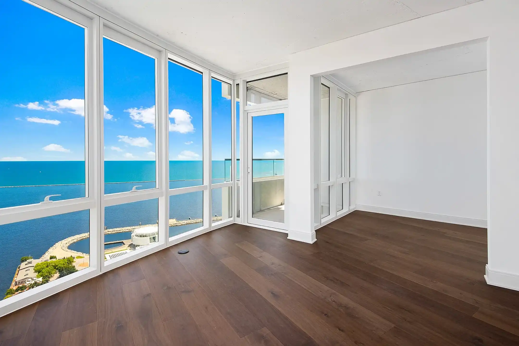 The Couture - Milwaukee, WI 53202 | ApartmentGuide.com