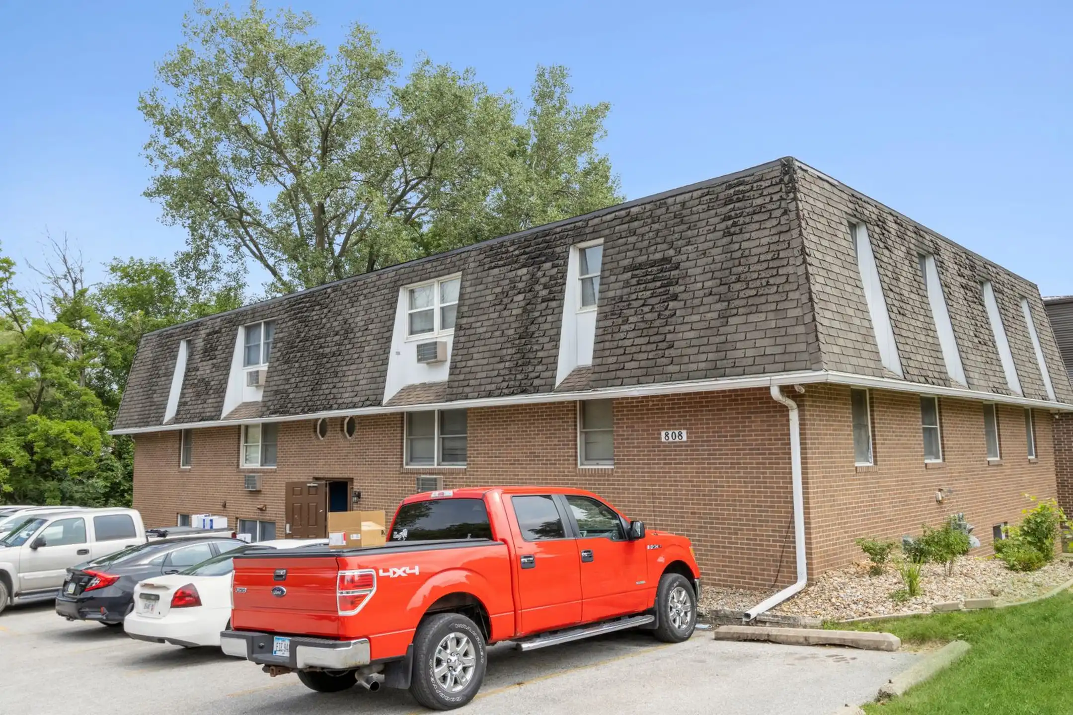 808 Oakcrest St unit 11 - Iowa City, IA 52246 | ApartmentGuide.com
